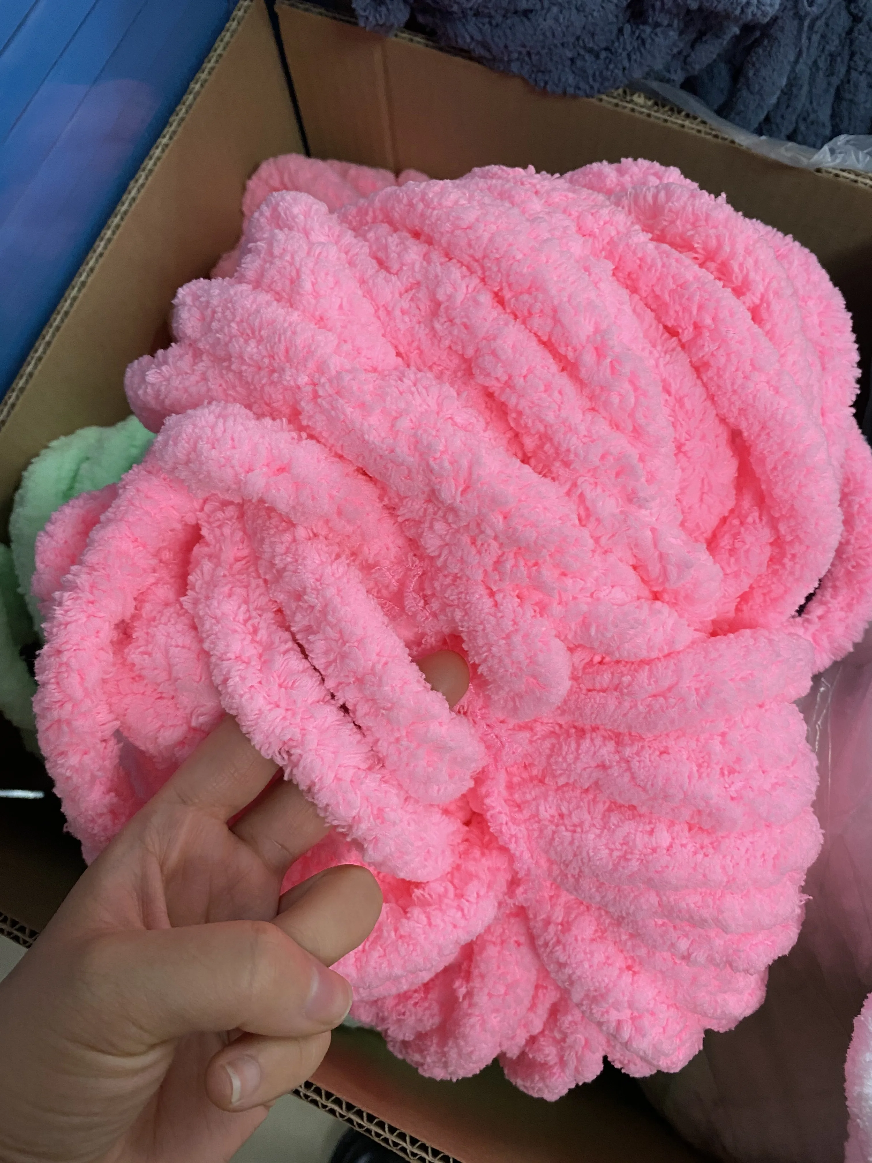 Super Bulky Jumbo 7 Fluffy Blanket Yarn - Perfect for Knitting