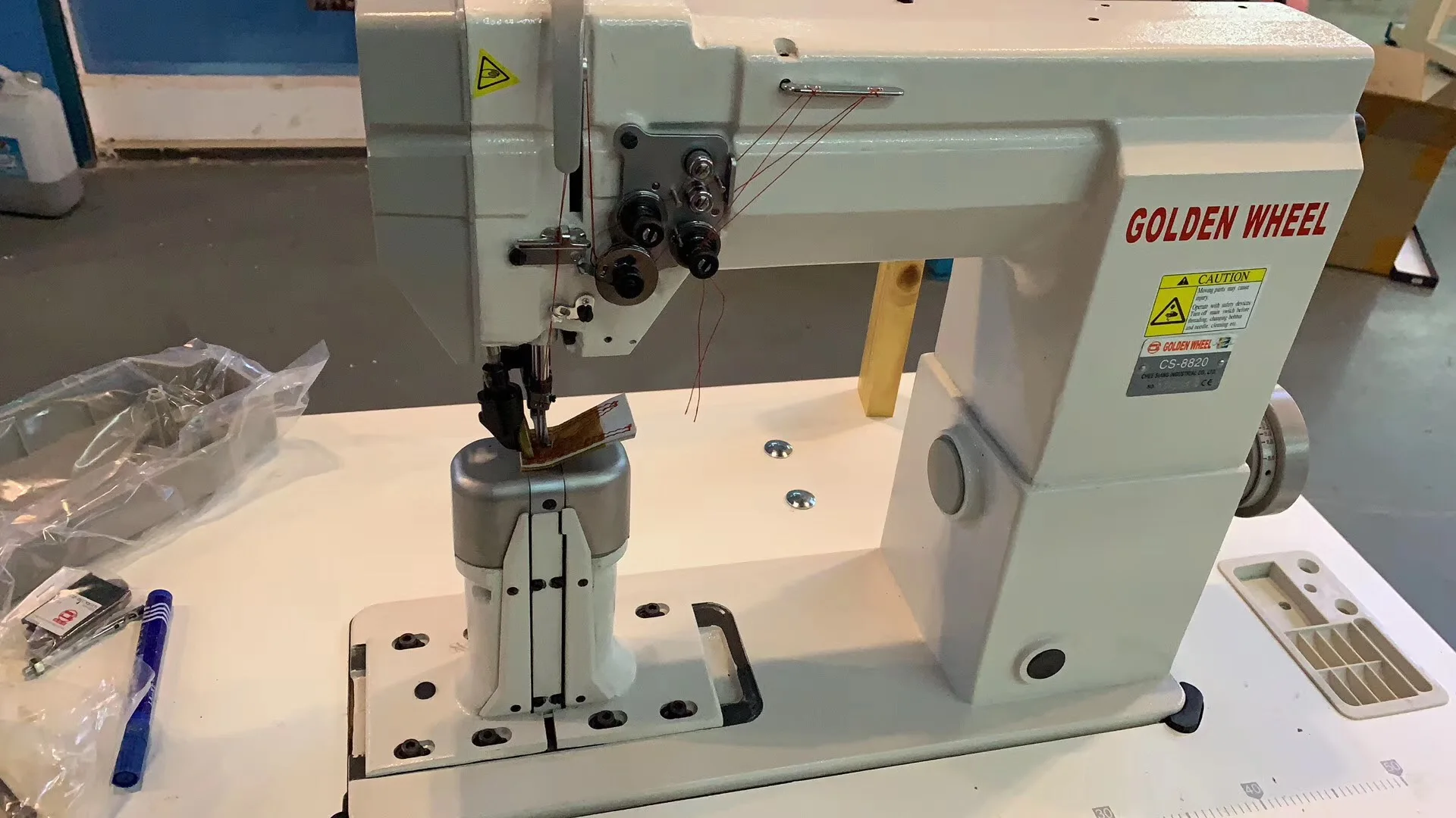 Golden Wheel CS-8820 Double Needle Postbed Roller Feeder