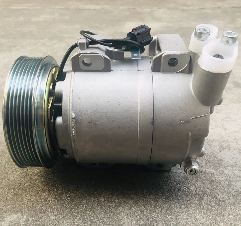 DKS17D AC Compressor for Nissan Caravan VRE25 - OEM 926003XC0A
