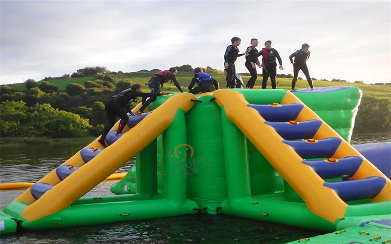 Jeux Gonflables Mer - Inflatable Water Park Fun!