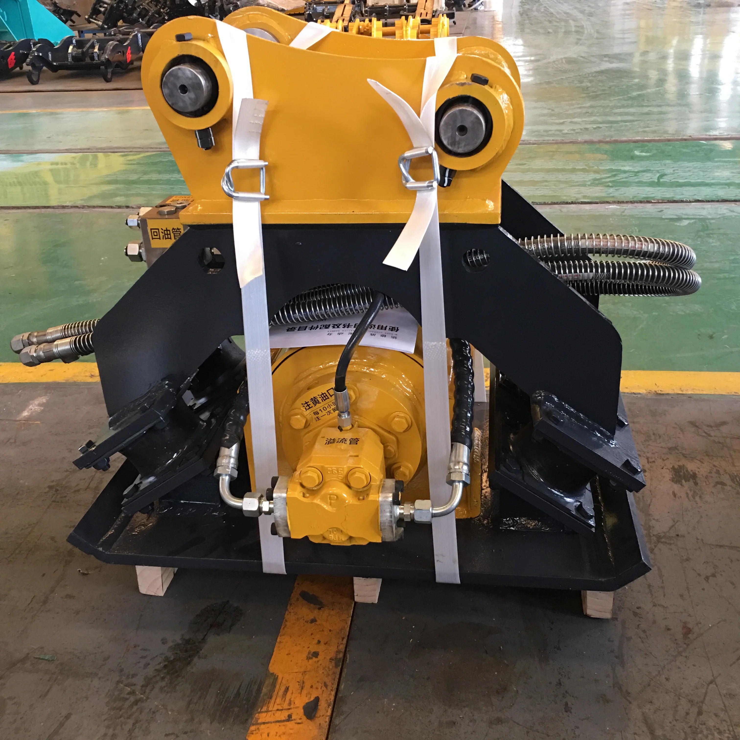 MONDE Excavators Bobcats Construction Works with Hydraulic Compactor ...