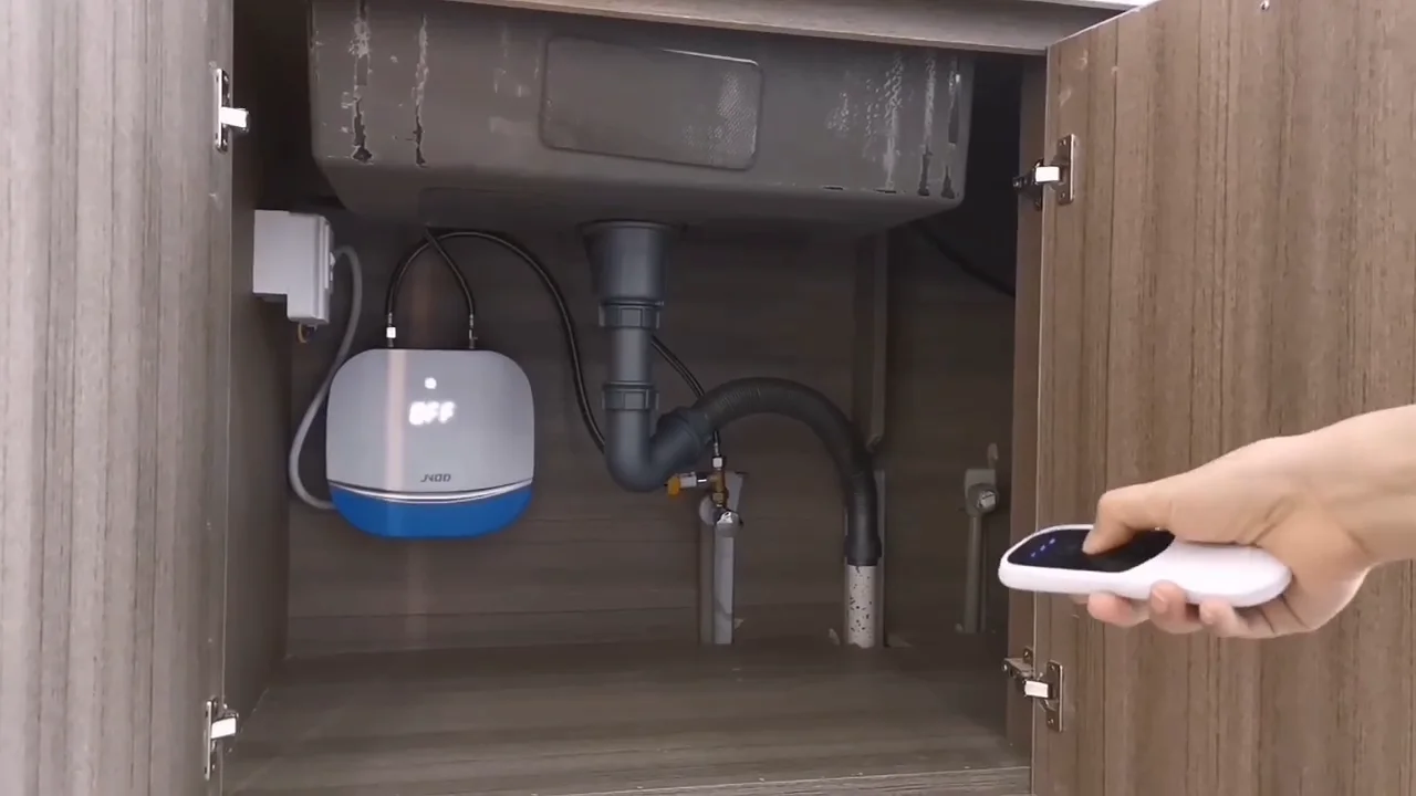 Ce / Cb Certificate Wall Mounted Instant Geyser 7kw Electric Water ...