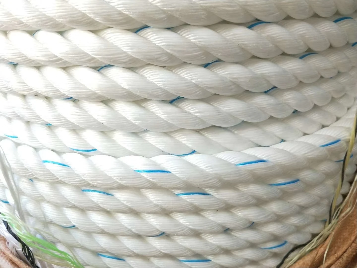 White Pp Fishery Ropes 18mm Diameter With Blue Strip Net And Ropes ...