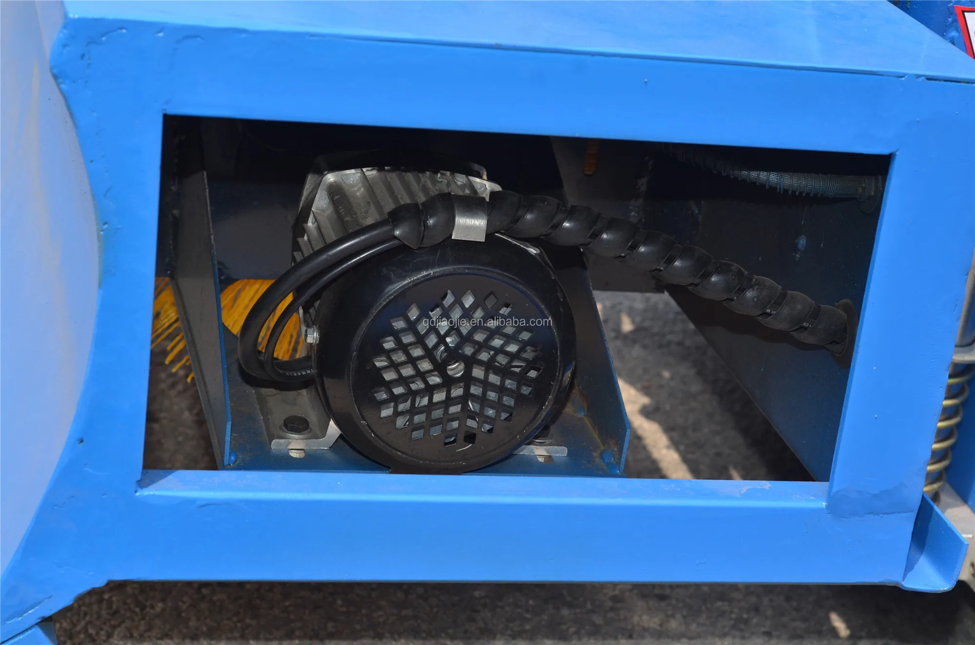 Animal Feeders Electric Automatic Feed Pushers For Cattle Sheep Goat ...