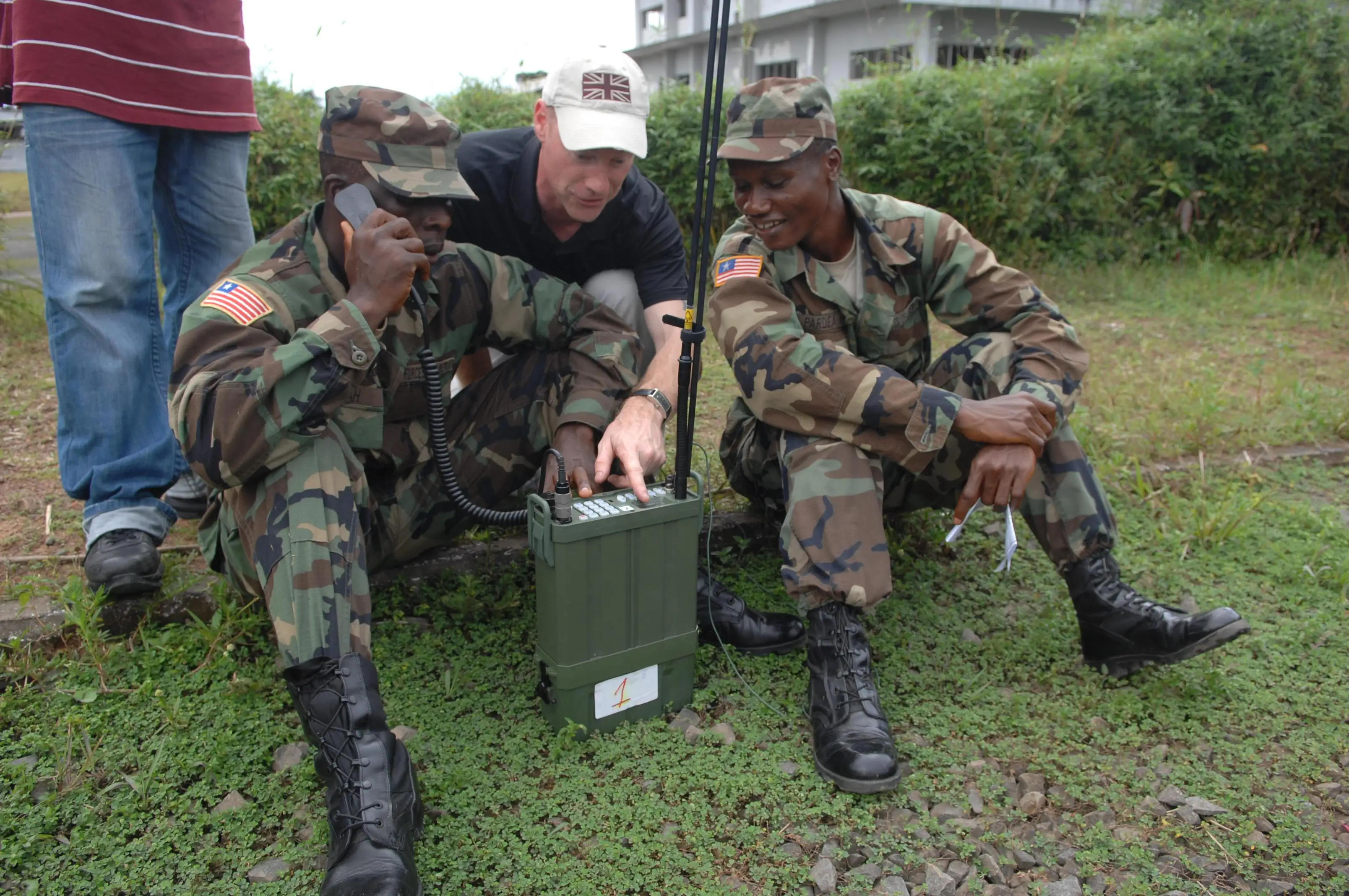 ทหาร Manpack รับส่งสัญญาณแบบพกพา An/prc-1177ยุทธวิธีชุดวิทยุโทรศัพท์ ...