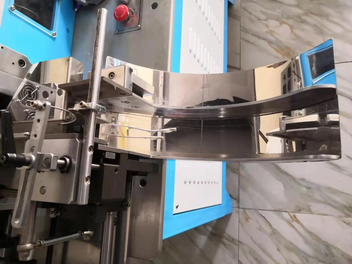 Auto Multi Functional Woven Label Cutting And Folding Machine - Buy ...