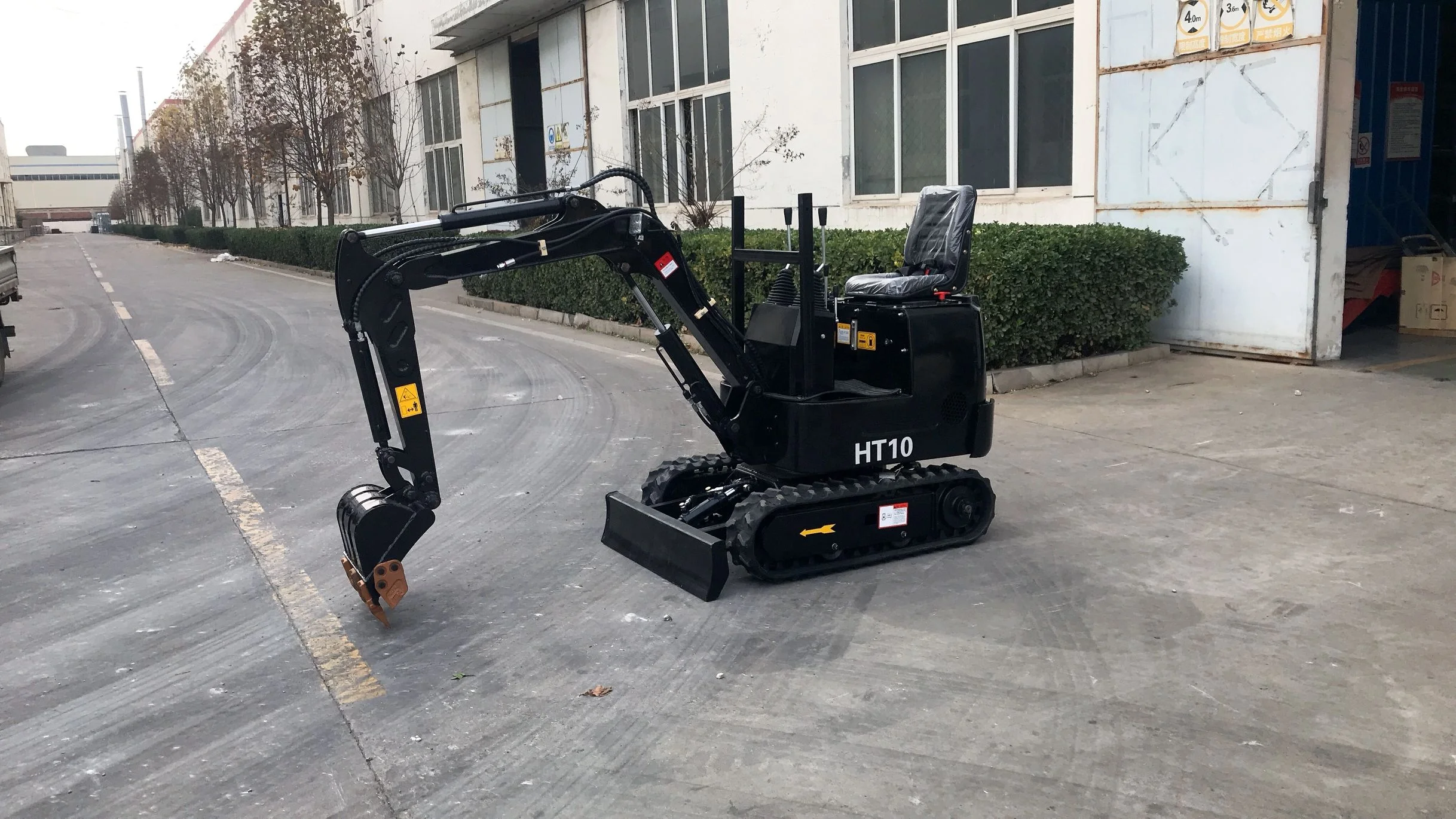 Fast Delivery Towable Backhoe Mini Excavator Ht10 With Boom Swing ...
