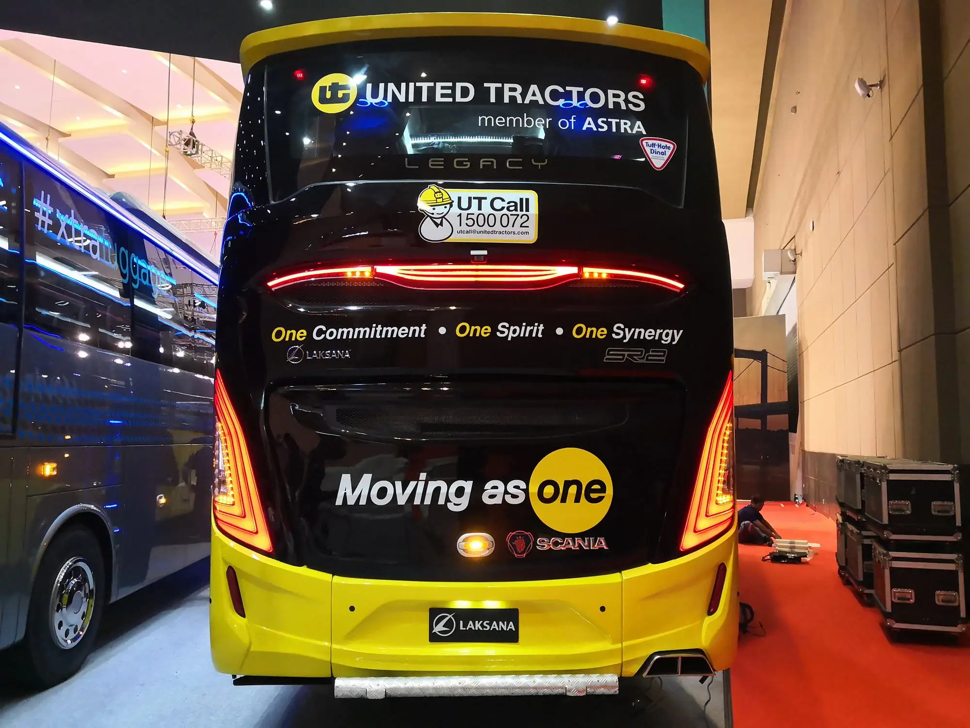 Laksana bus LED feux arrière lampe de rail fiber débit d'eau Indonésie ...