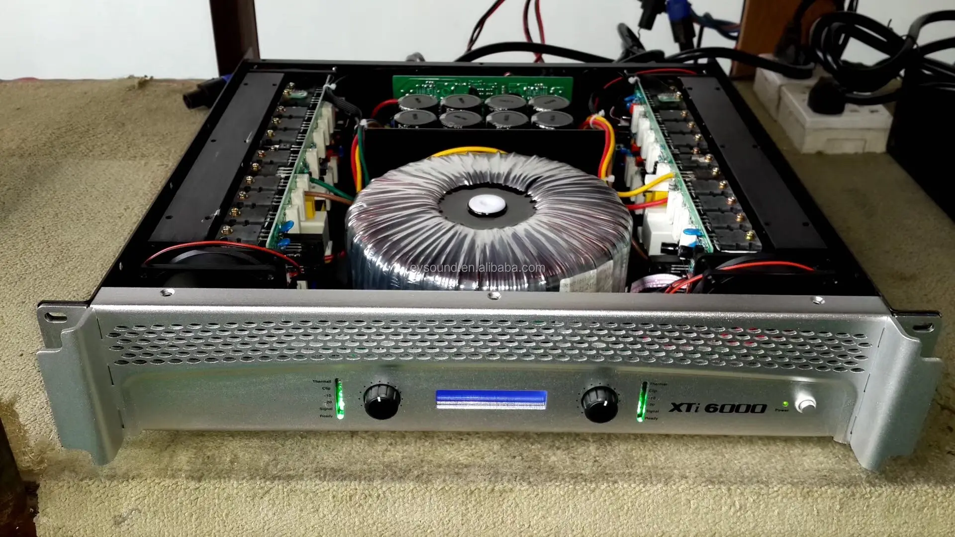 TOSHIBA XTI4000 - 2U Stage Power Amplifier with LCD Screen
