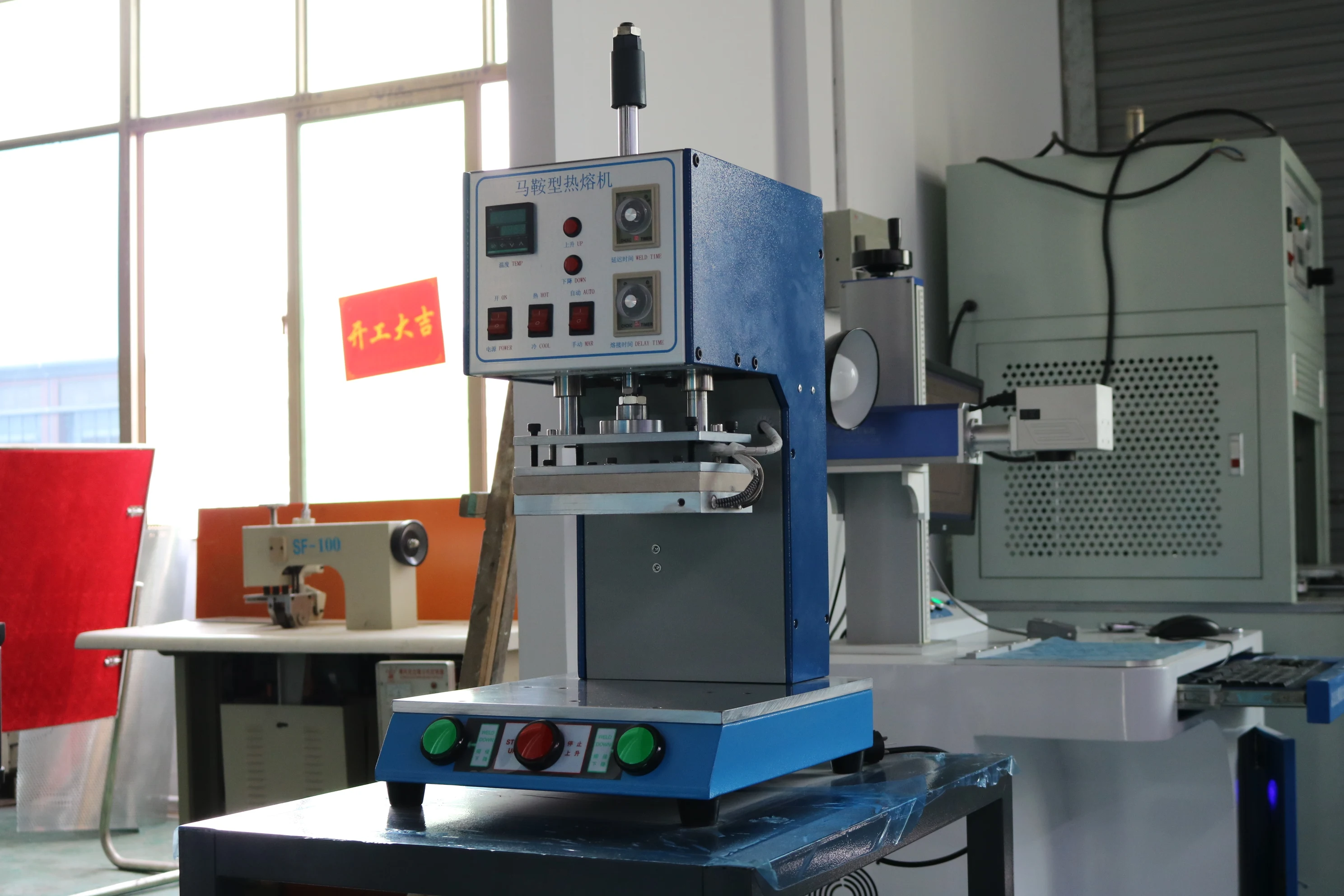 Simple Desktop Hot-melt Machine Saddle Hot-melt Machine Four-column ...