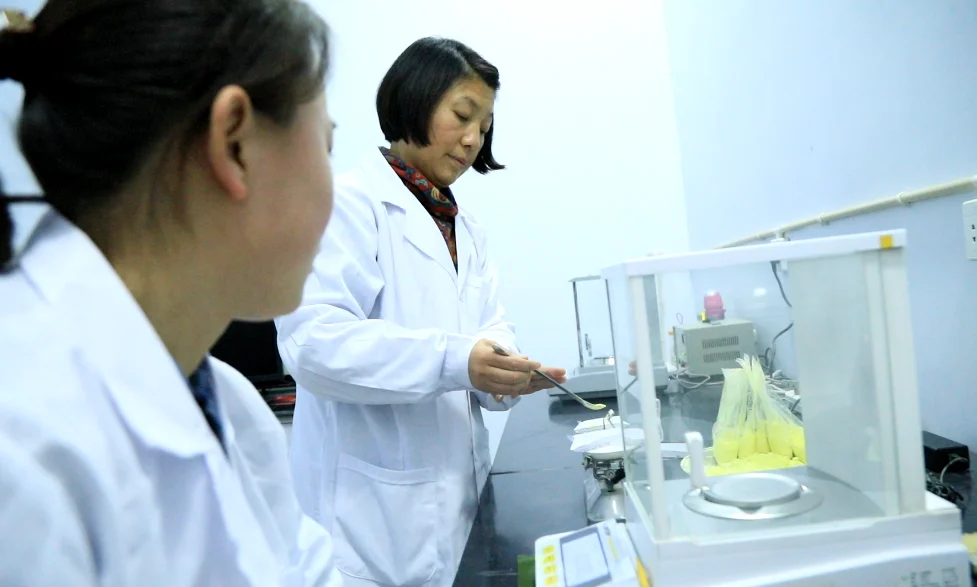 Rubber Vulcanizing Accelerator Tbbs/ns Cas:95-31-8 In Reliable Quality ...