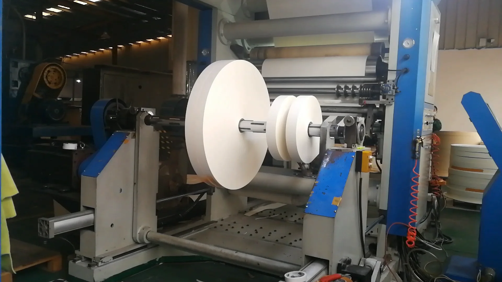 Viral Videos & Demos On The production process of paper cup bottom ...