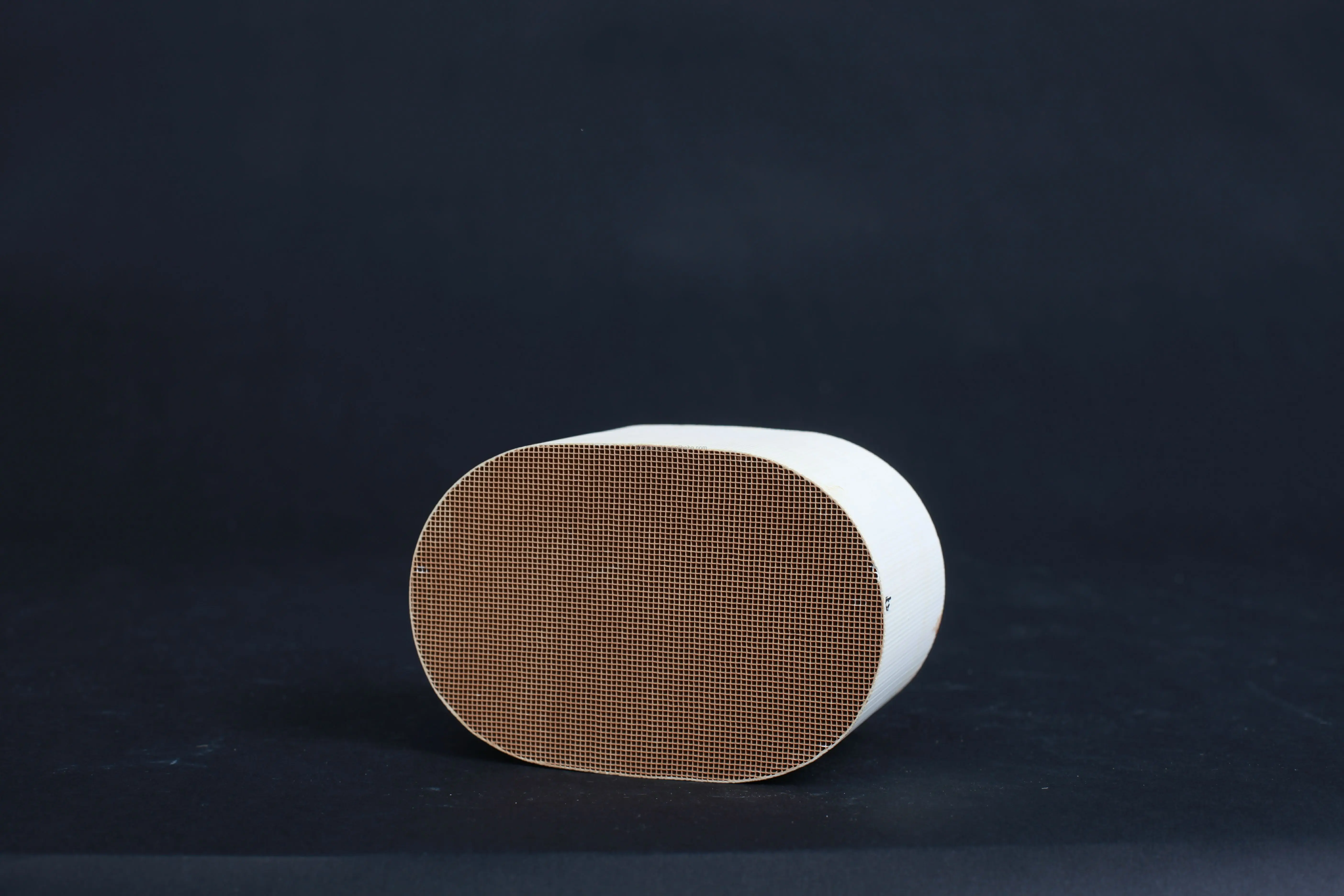 Catalytic Convertor Cordierite Ceramic Monolith Used Car Exhaust ...