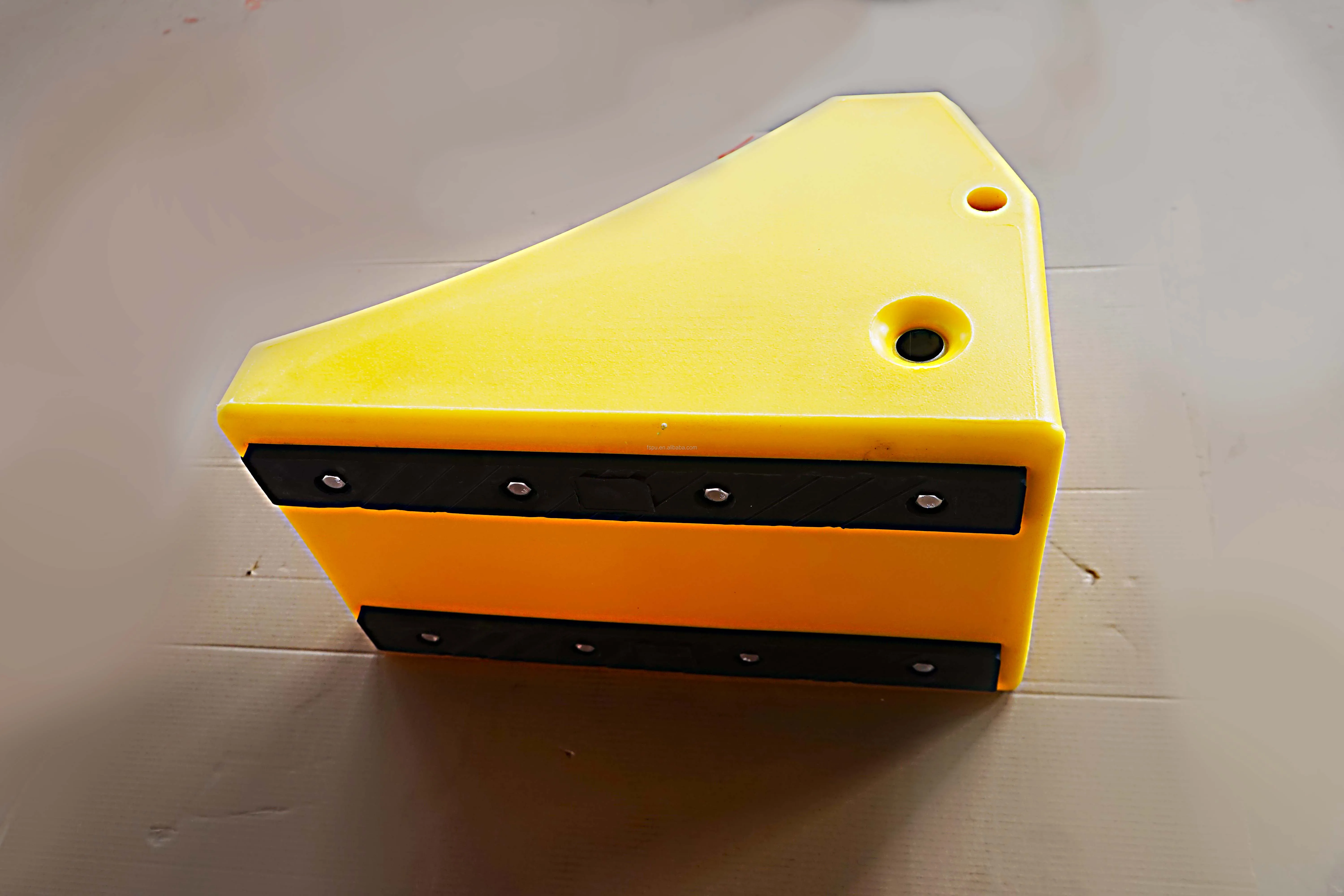 Heavy Duty Urethane Wheel Chocks 400 Tons Truck Safety Wedge - Buy ...