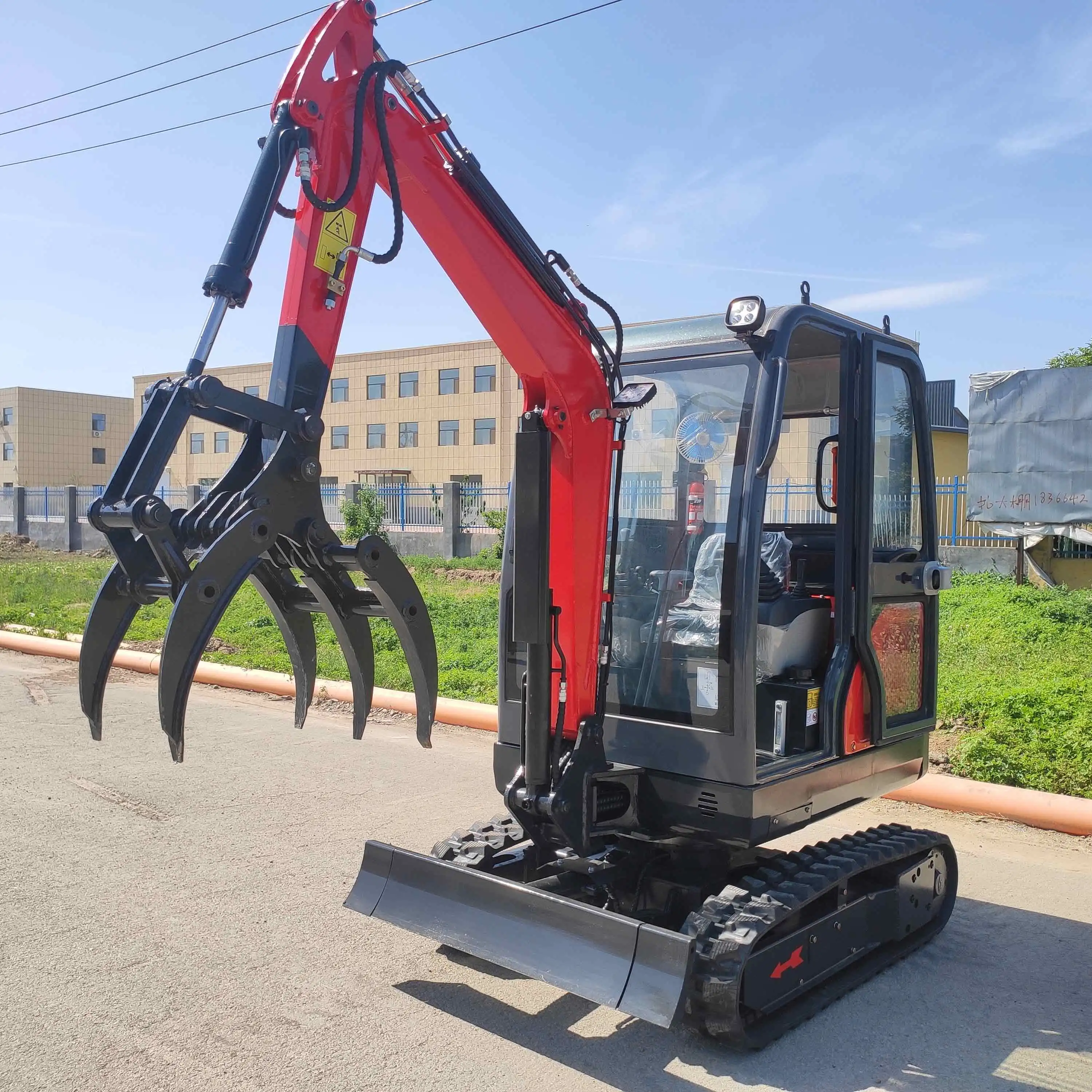 HT22 China Excavator Garden Mini Digger with CE & Cab
