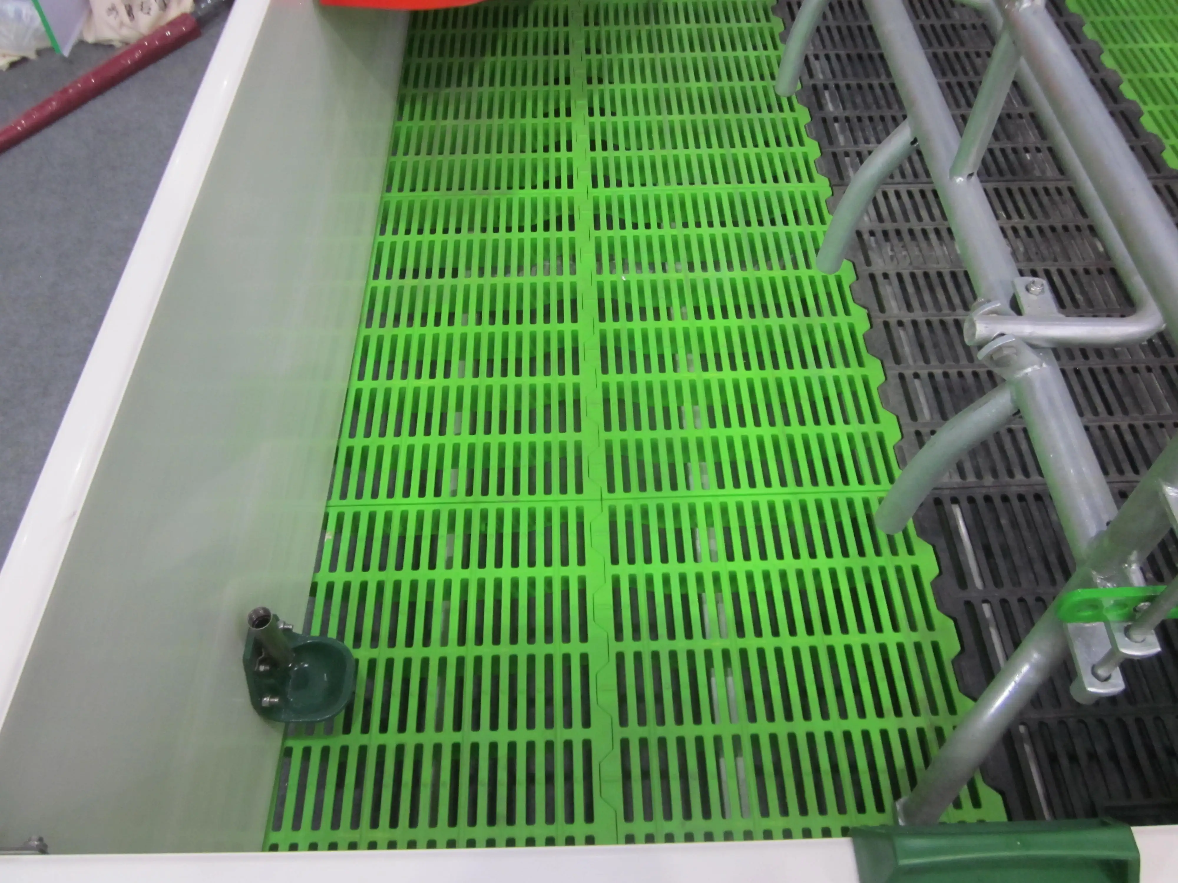 Plastic Flooring For Piggery Plastic Pig Floor - Buy Plastic Pig Floor ...