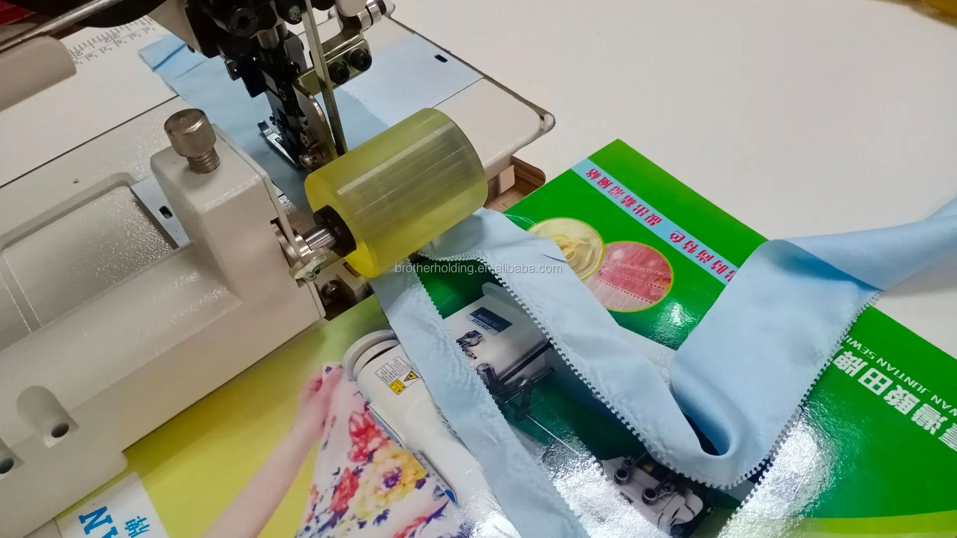 Golden Wheel CSL-1720 Double Needle Sewing Machine for Thin Material