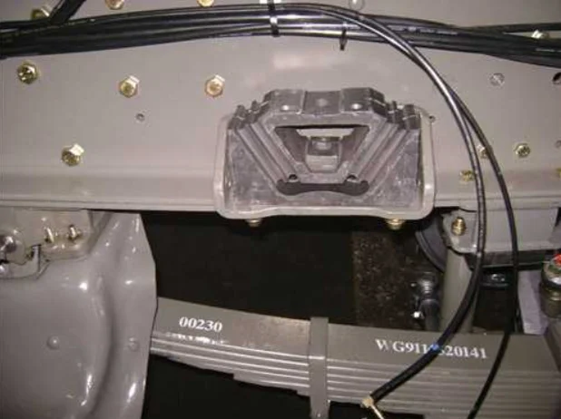 Sinotruk Howo Sitrak T5G C7 T7 Spare Parts - Rear Engine Mount AZ9725590031