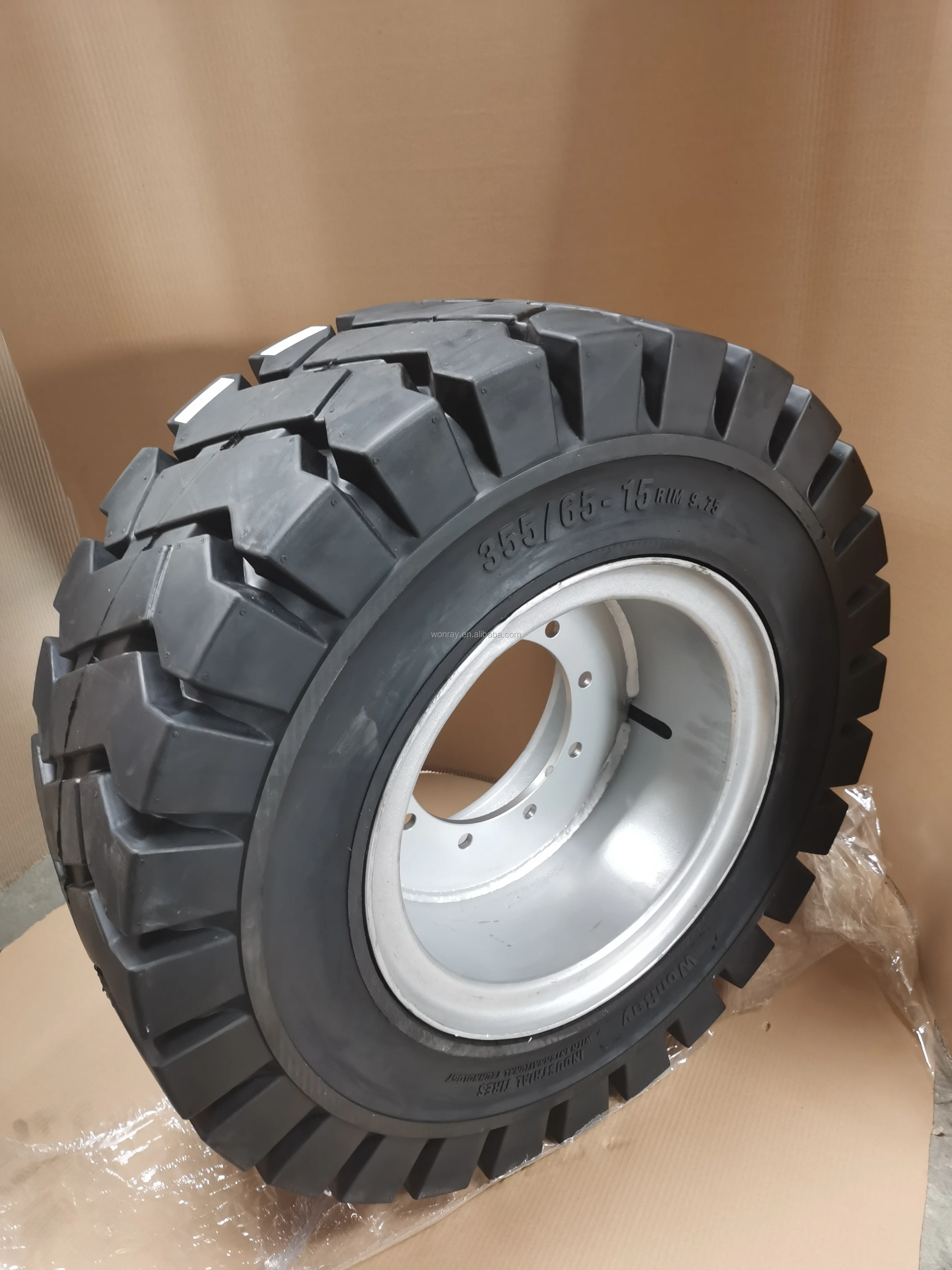 JLG 450AJ 510AJ Solid Wheel Tire 355/65-15 - Durable & High Capacity