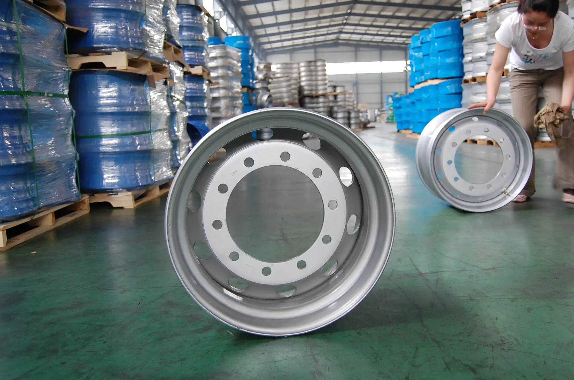 14.00x22.5 Aluminum Truck Wheel - Durable & High Performance