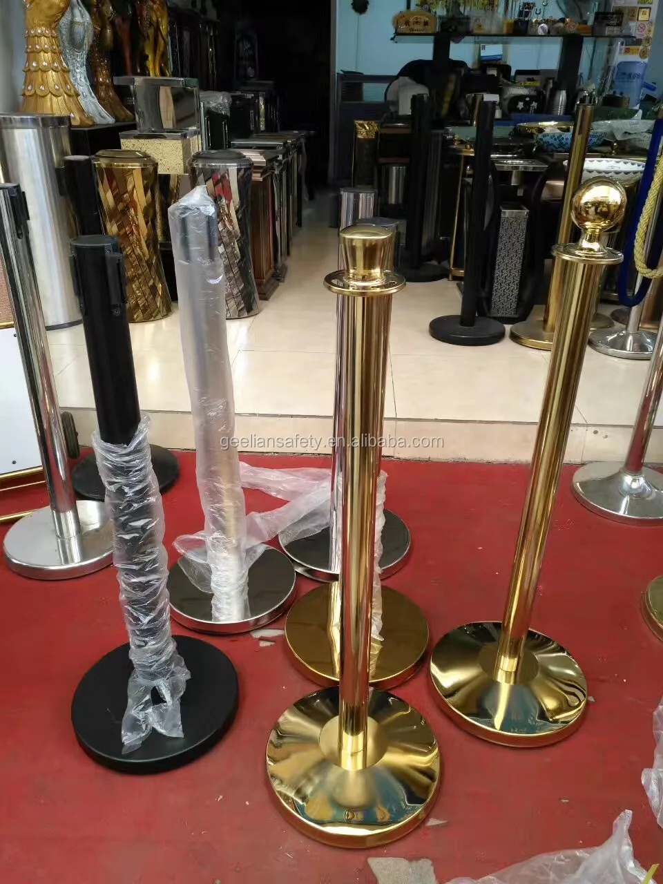 Retractable Line Divider for Hotels, Airports, and Banks – Durable ...