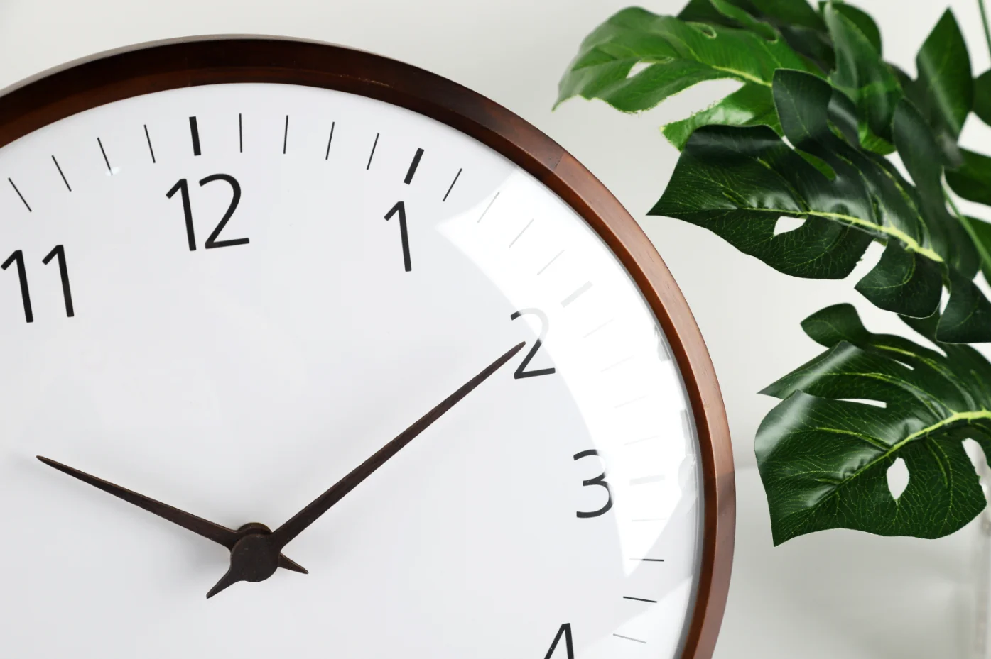 Visiplex Clock - Stylish Arabic Numbers for Hospital Walls