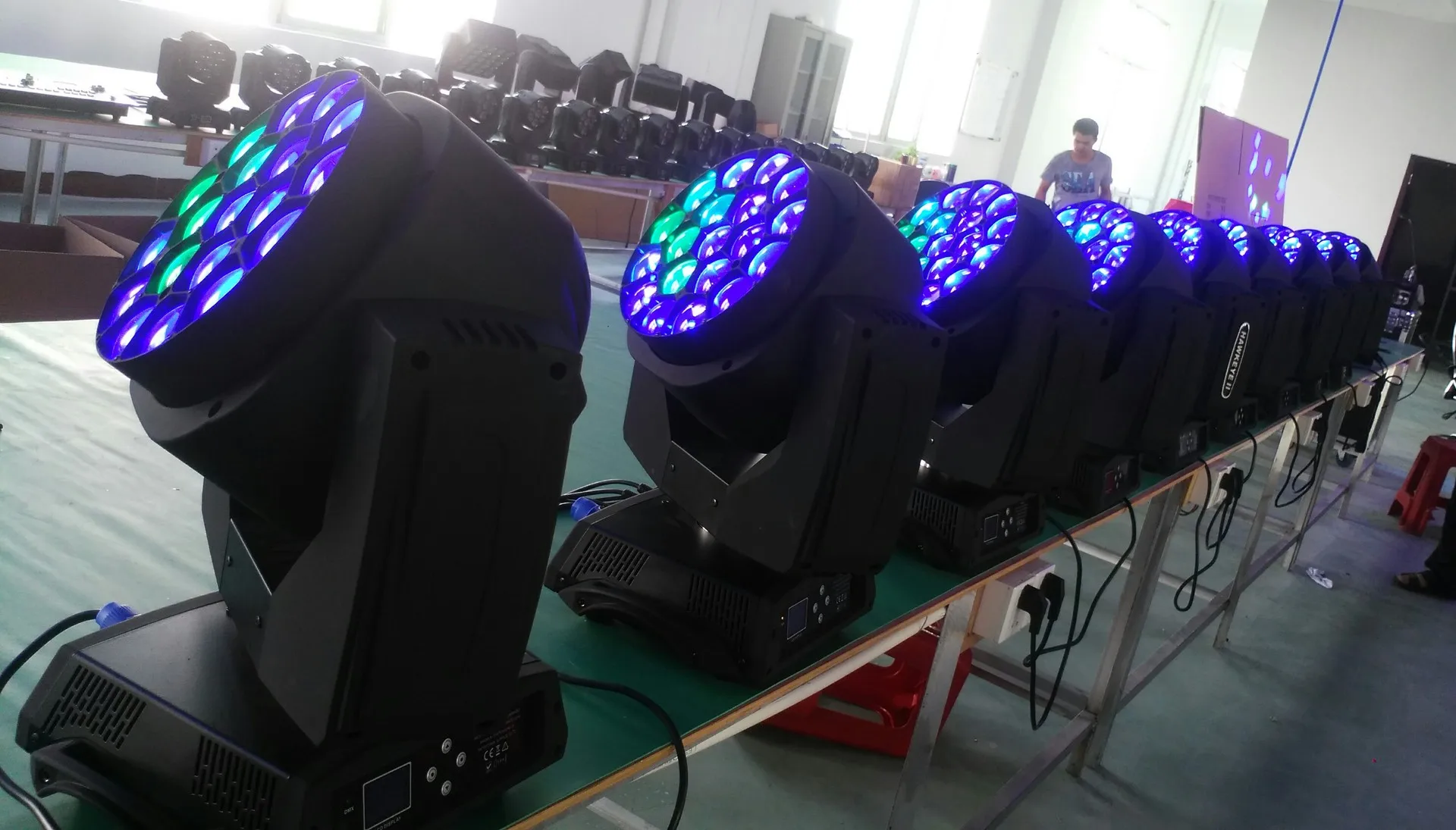Perfect Lighting Clay Paky K15 Bee Eyes 19x40w Led Moving Head Light ...
