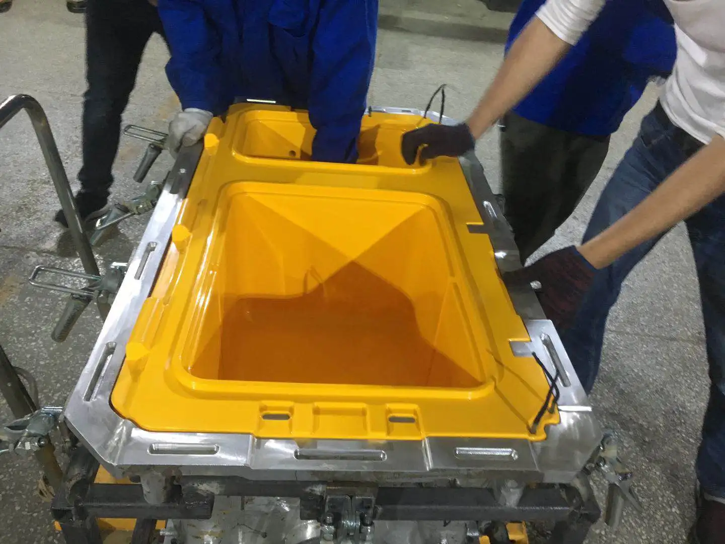SYCOOLER Rotomold Molding - Customized Cooler Box Molds