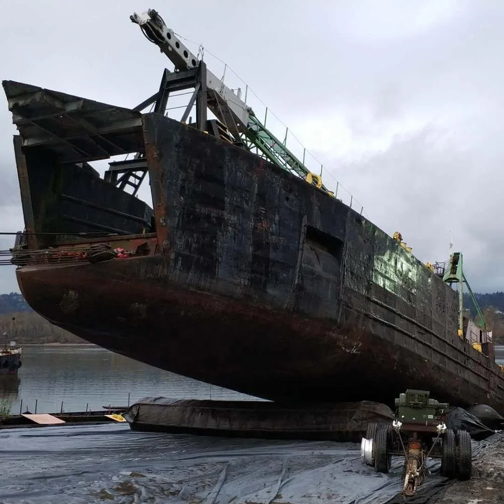 Marine Ship Houseboat Vessel Pontoon Pulling Moving Launching Salvage ...