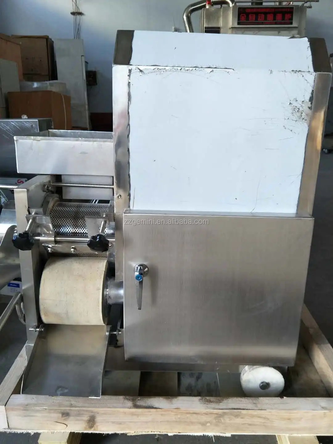 Automatic Meat Deboning Machine Fish Bone Remover Machine Fish Meat and Bone Separator for ...