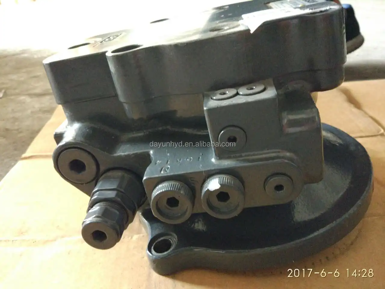 DX60 K1026305A Swing Motor for 6tons Excavator - FLUTEKTECH