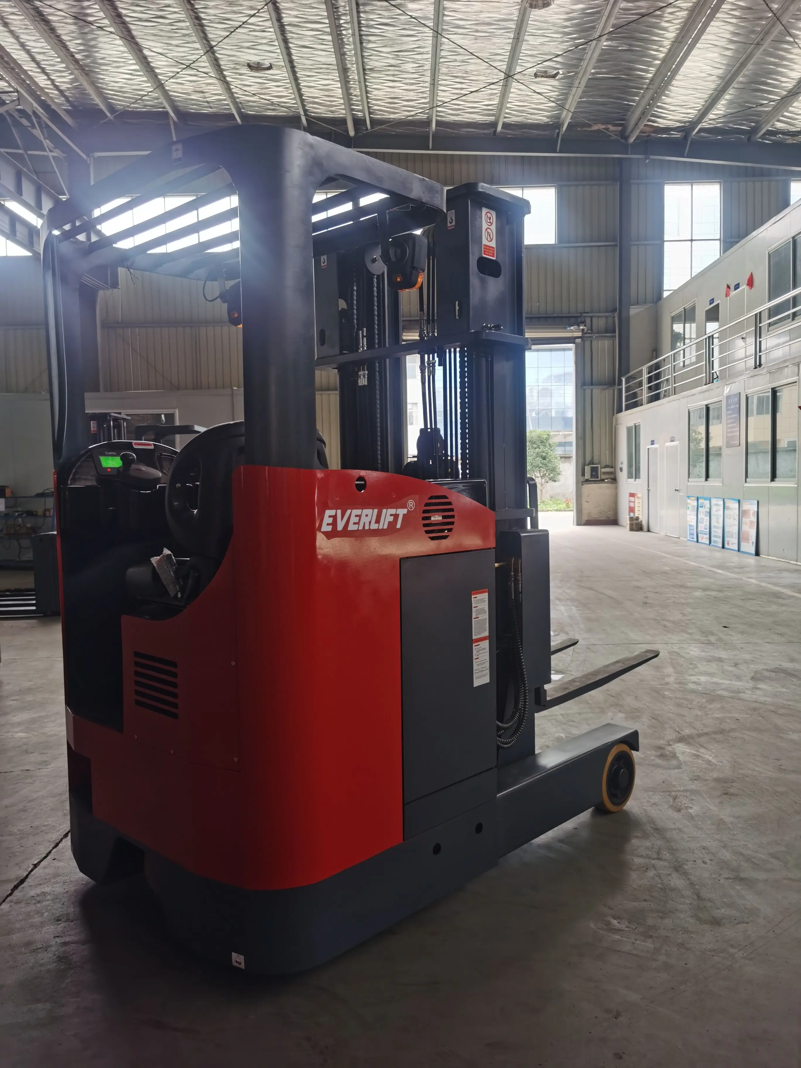 Everlift Reach Truck Forklift 1.5t 2t Electric Reach Truck Stand And ...