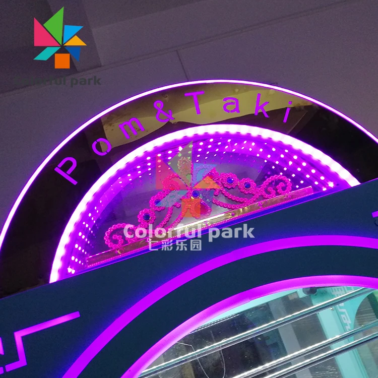 Colorful Park Claw Machine - Fun for Amusement Centers