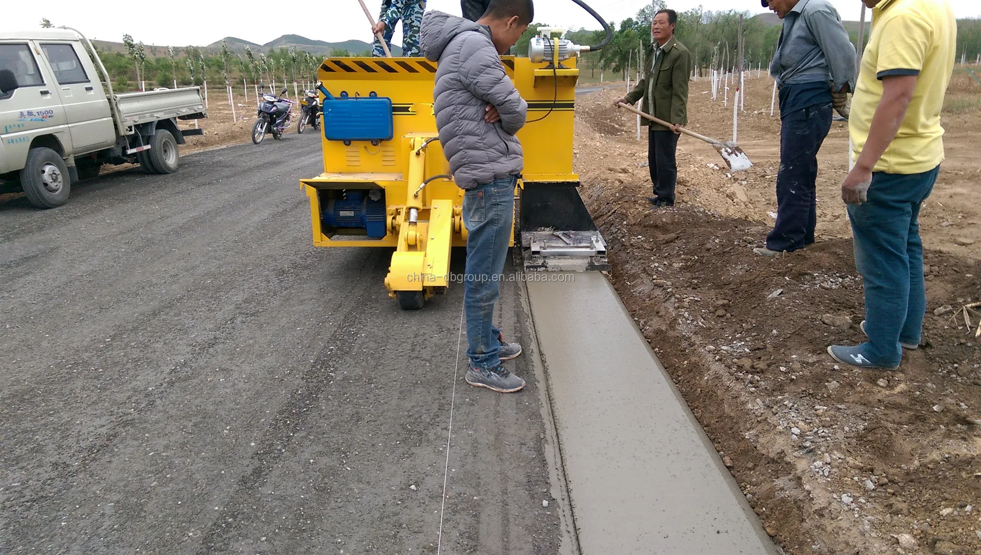 Double Birds Concrete Curb Machine - Durable & Efficient
