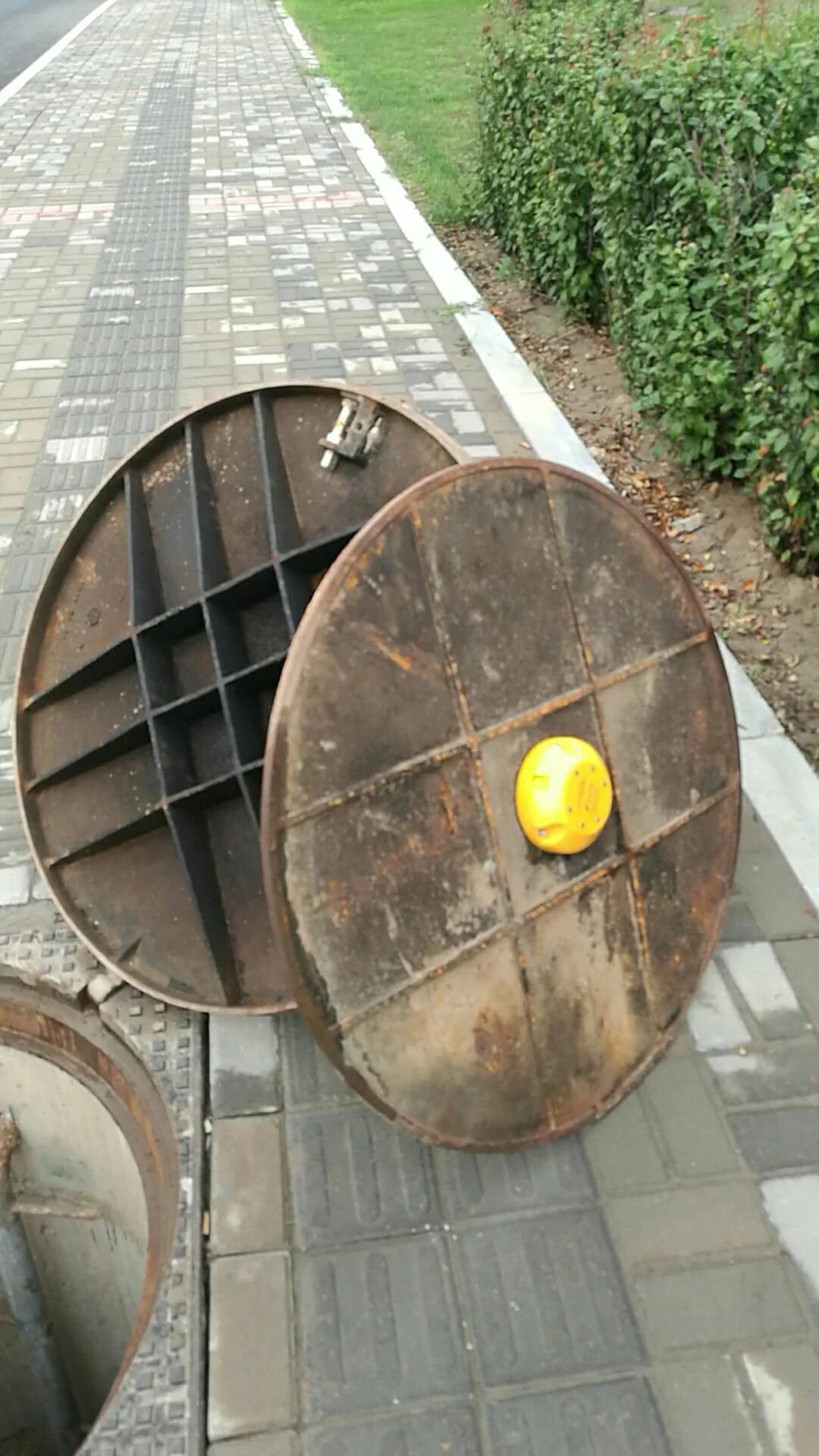 LoRaWAN NB-IoT smart IoT Manhole Cover Detector Sensor - Famidy.com