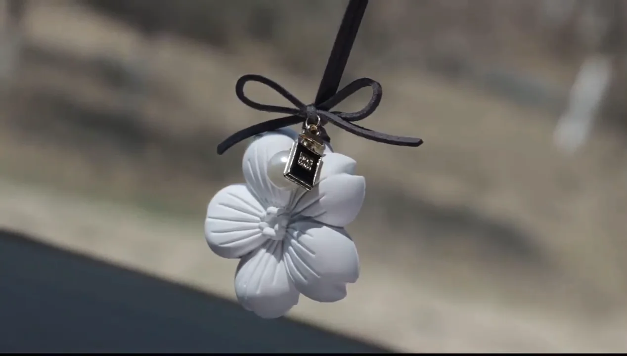 Home Fragrance Hanging White Pink Ceramic Sakura Scented Aroma Diffuser ...