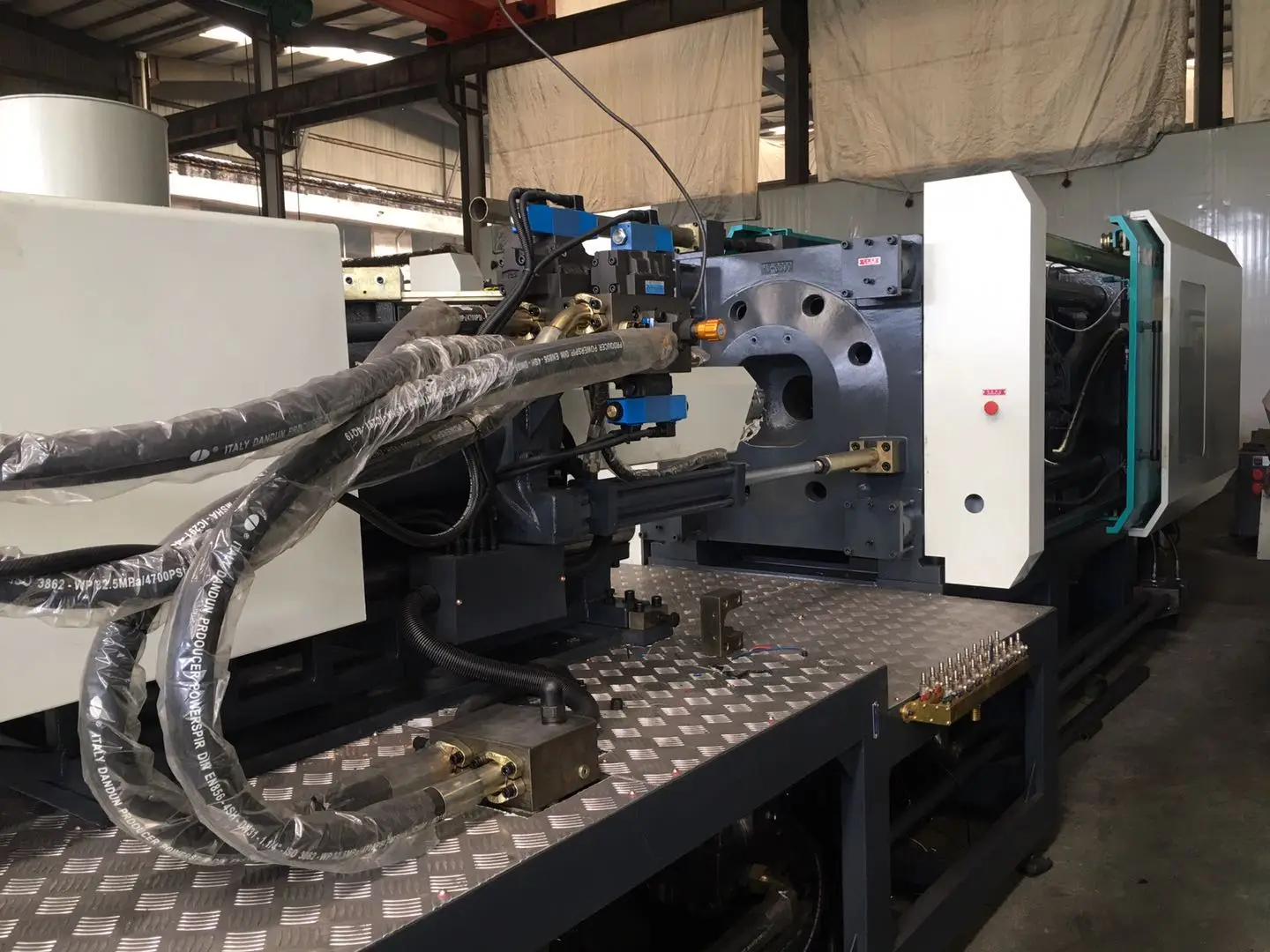 500 Ton Injection Molding Machine - Reliable Performance