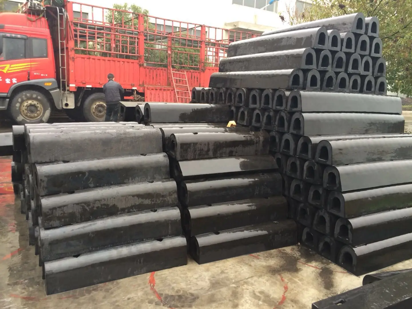 Marine Boat Rubber Fenders - Durable Dock Bumpers