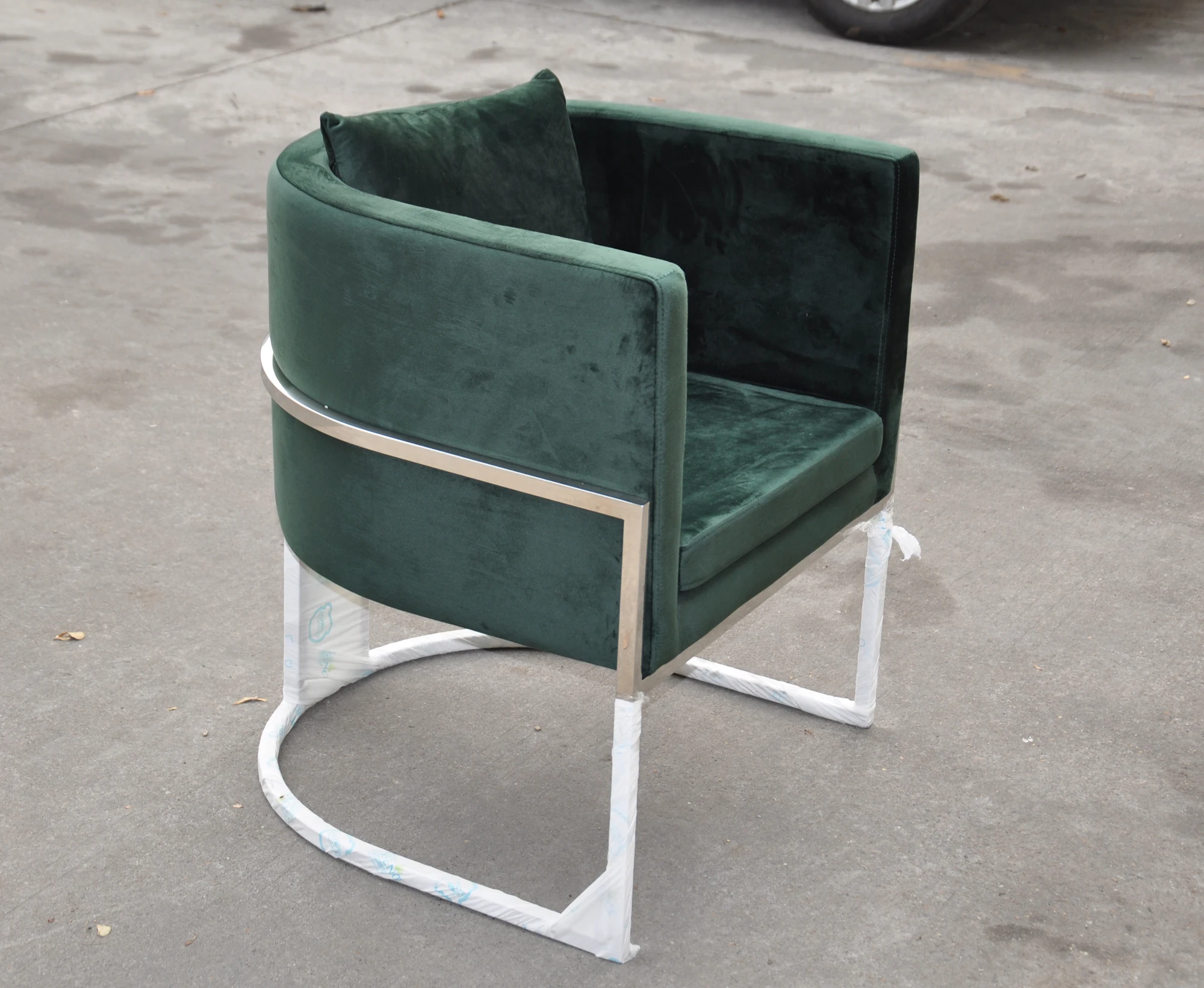 Polish Stainless Steel Hotel Arm Chair Modern Style Velvet Restaurant ...