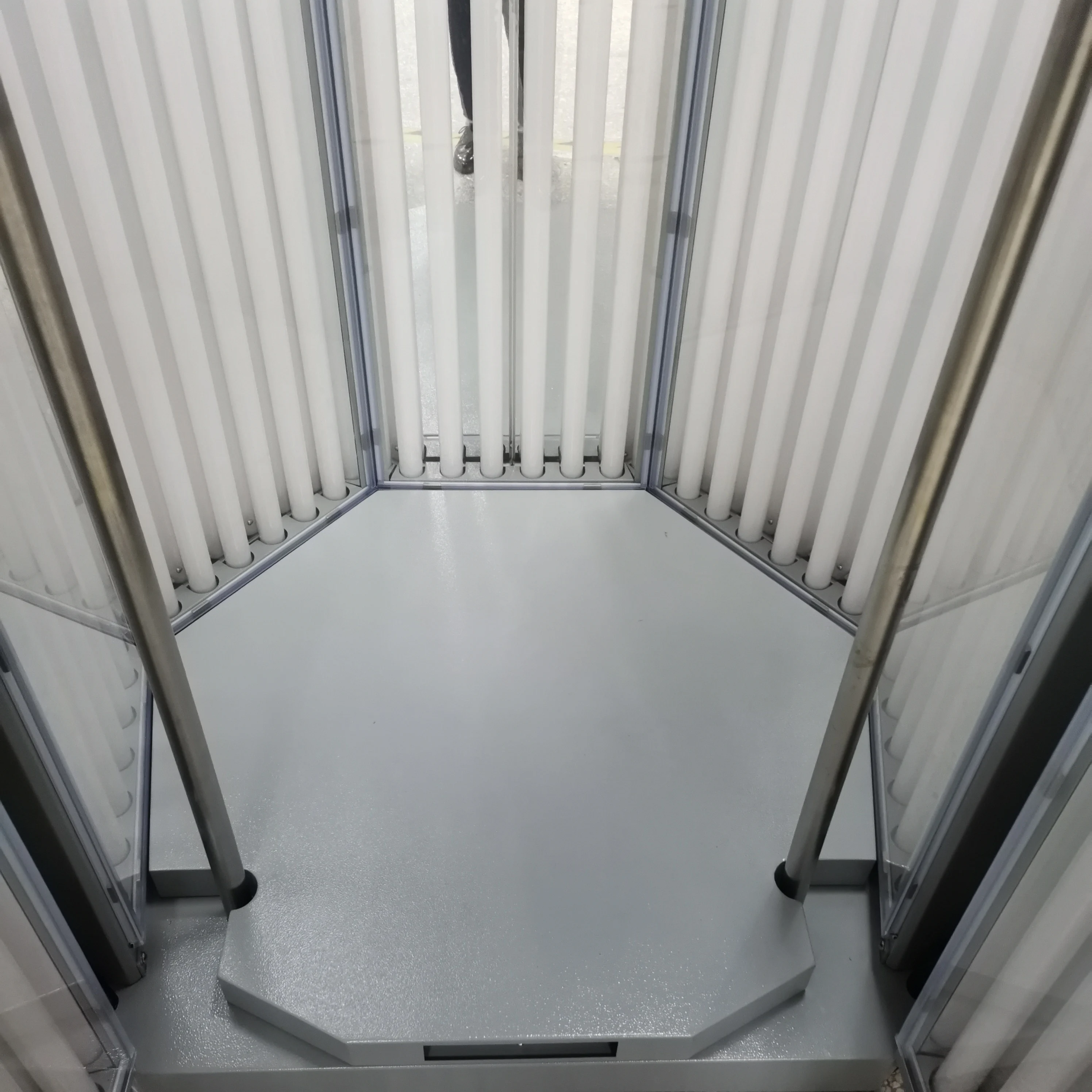 Professional 311nm Uvb Phototherapy Cabin For Whole Body Generalized ...