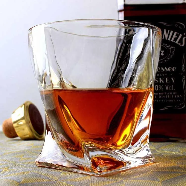 Unique Whisky Glasses - Elegant Barware for Whiskey Enthusiasts