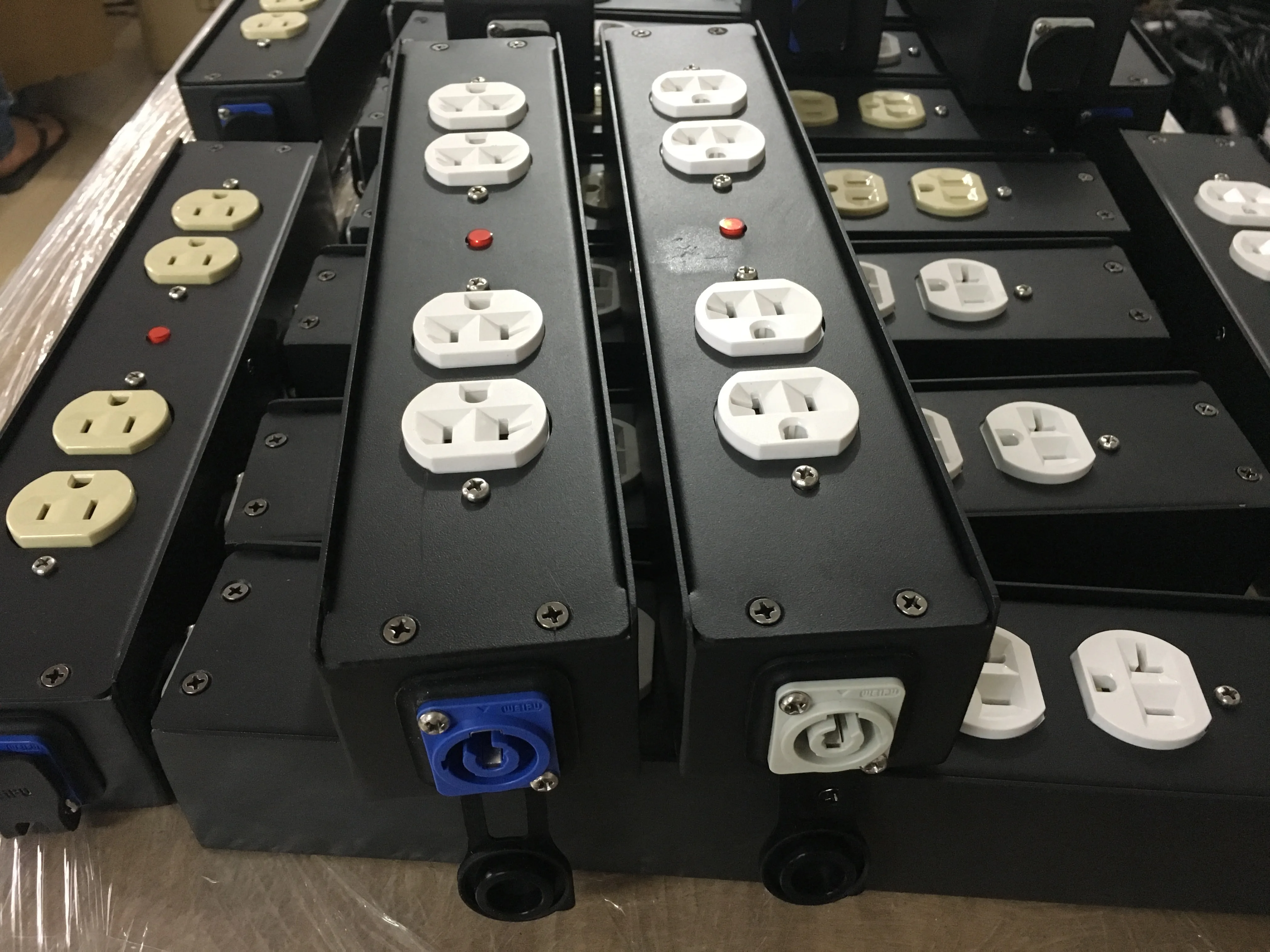 2 Way Edison Power Distribution Box - Powercon Inlet & Outlet