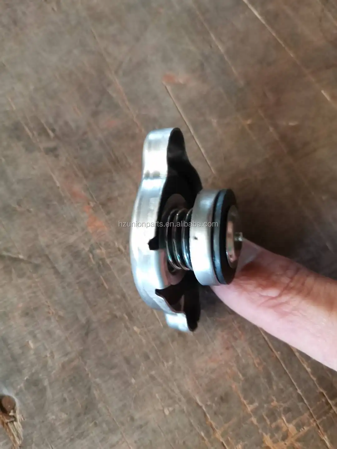 MOBESSATAR 25330-17000 - High Quality Radiator Cap for Hyundai