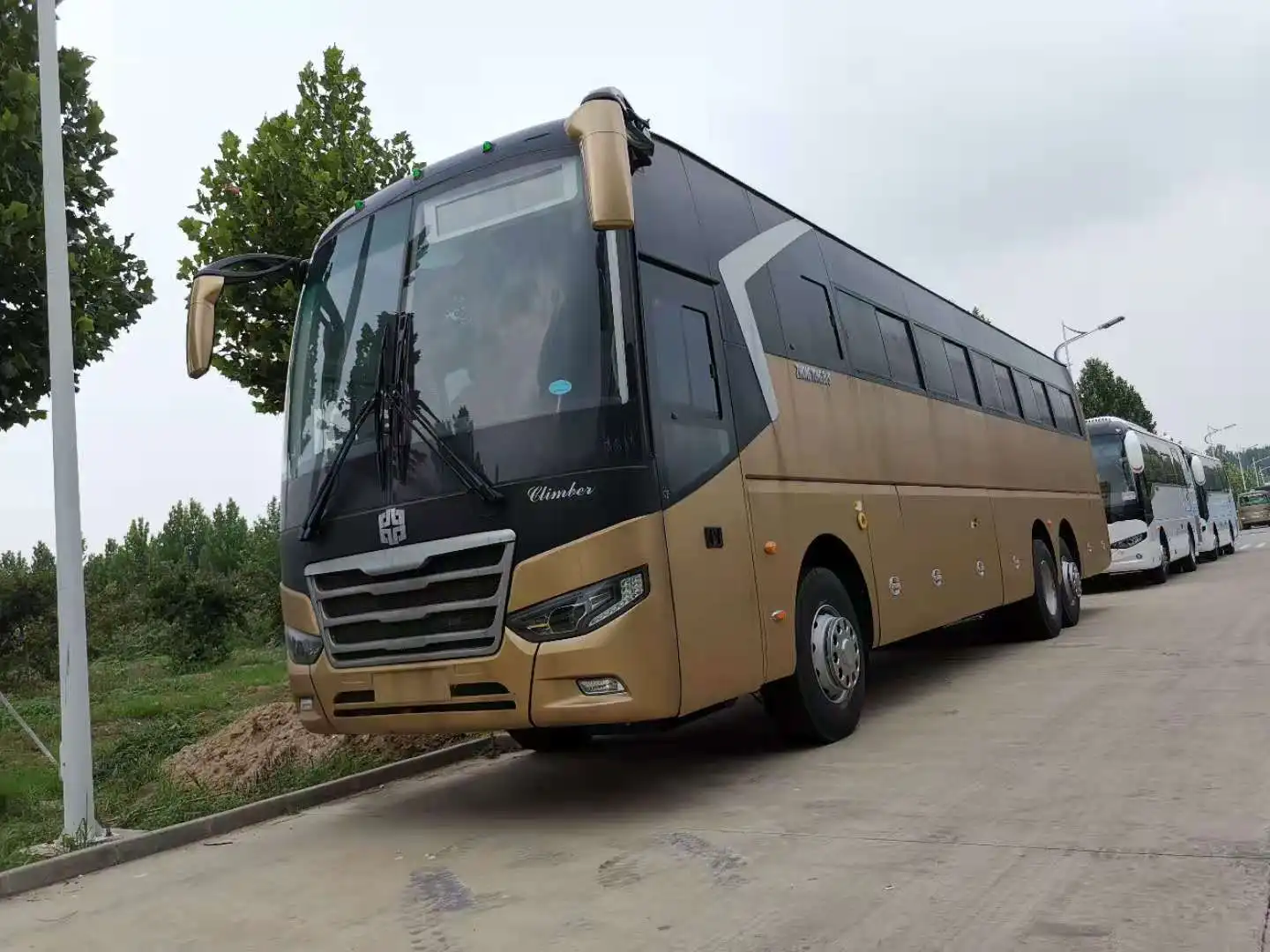Customized Used Luxury Zhongtong Bus Fine Price 60 Seaters City Buses ...