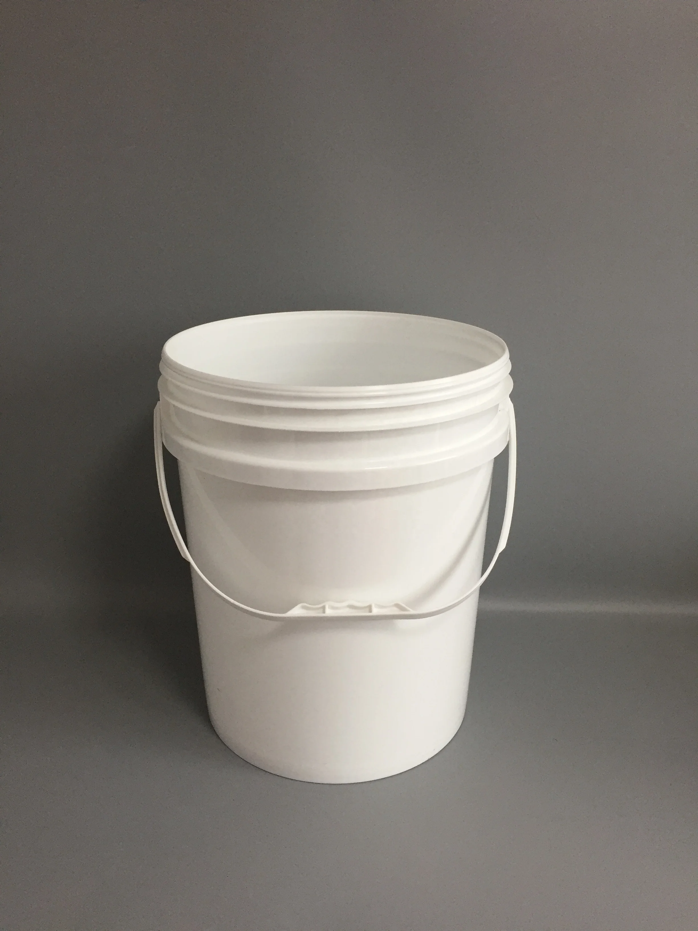 25 litre plastic bucket with lids| Alibaba.com