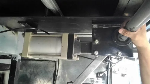 Cheap Factory Price for Bus Luggage Doors with Gas Spring