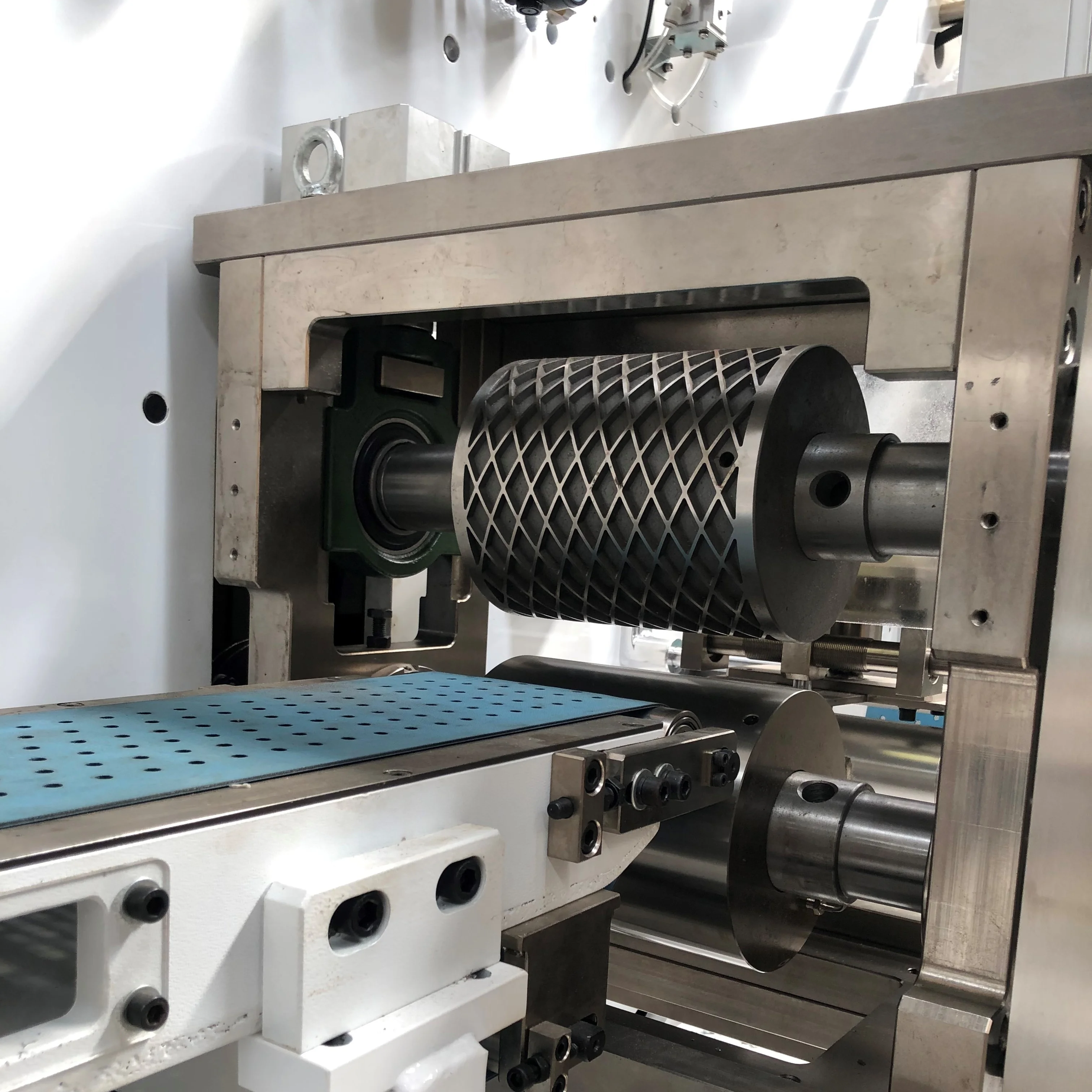 Low Price Automatic Baby Diaper Making Machine China Manufacturing ...