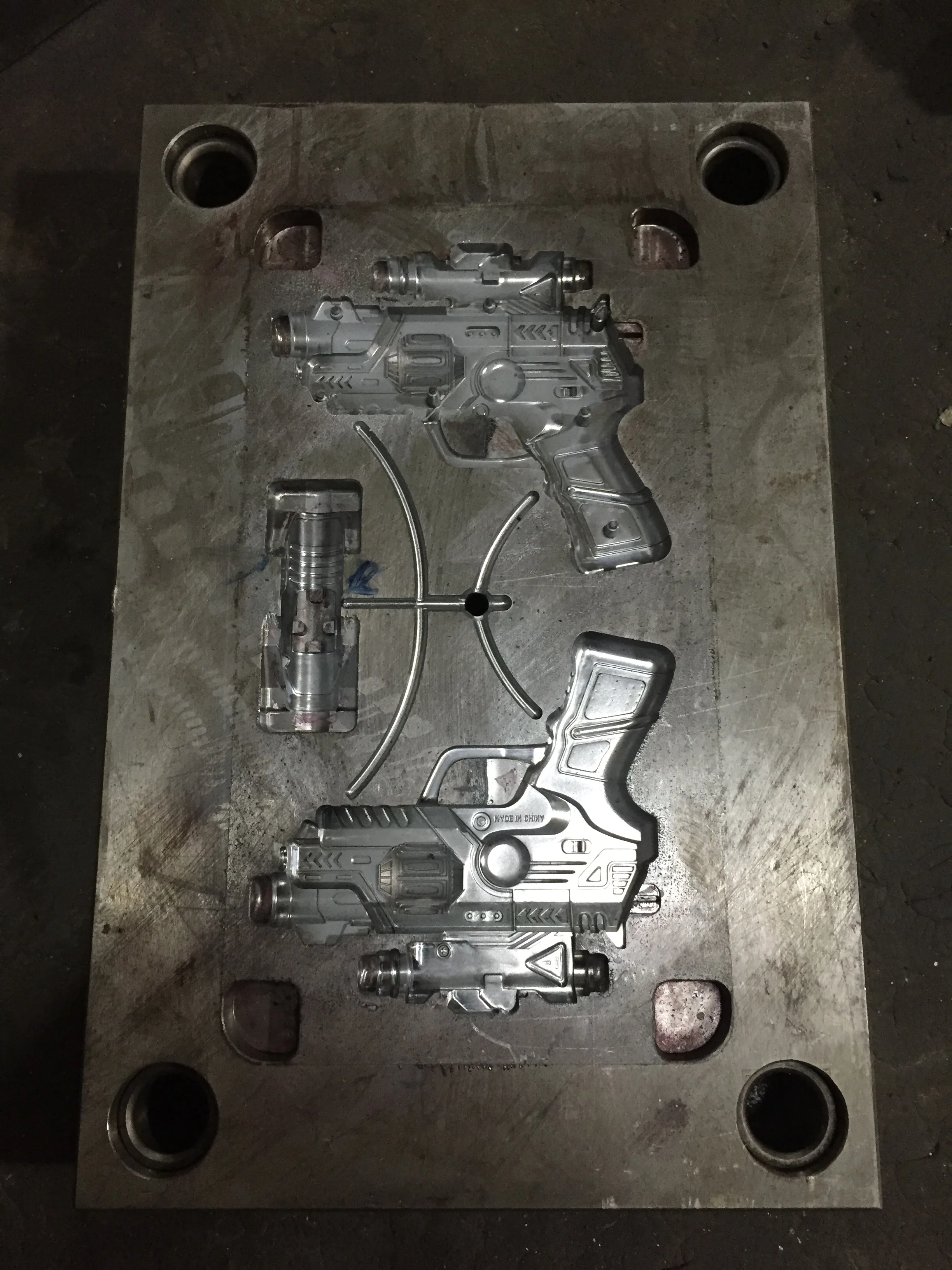 Children Favorite Gun Toy Plastic Injection Mould Making Machine