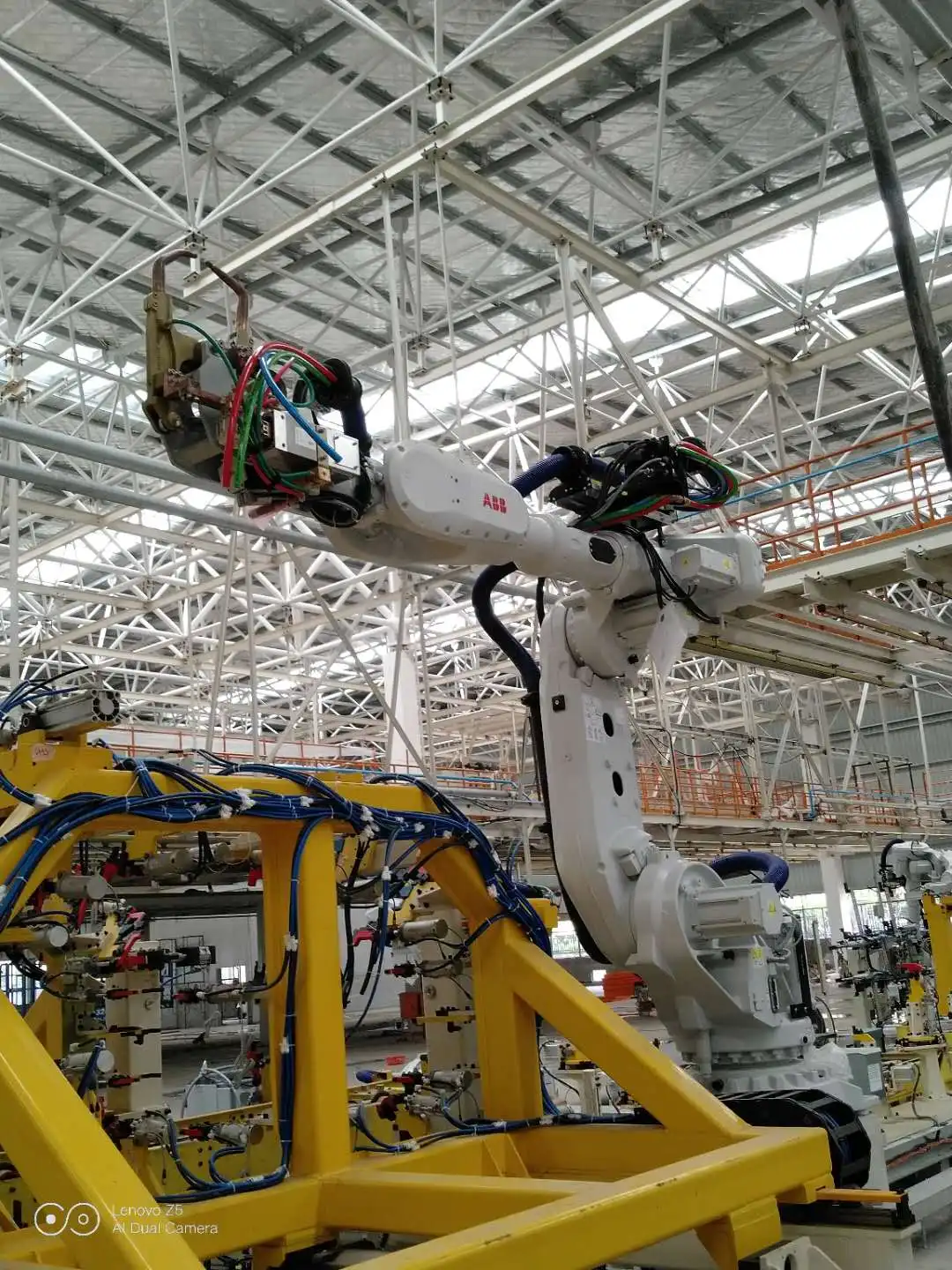 Robotic Spot Welding Gun for Car - Automatic & Reliable