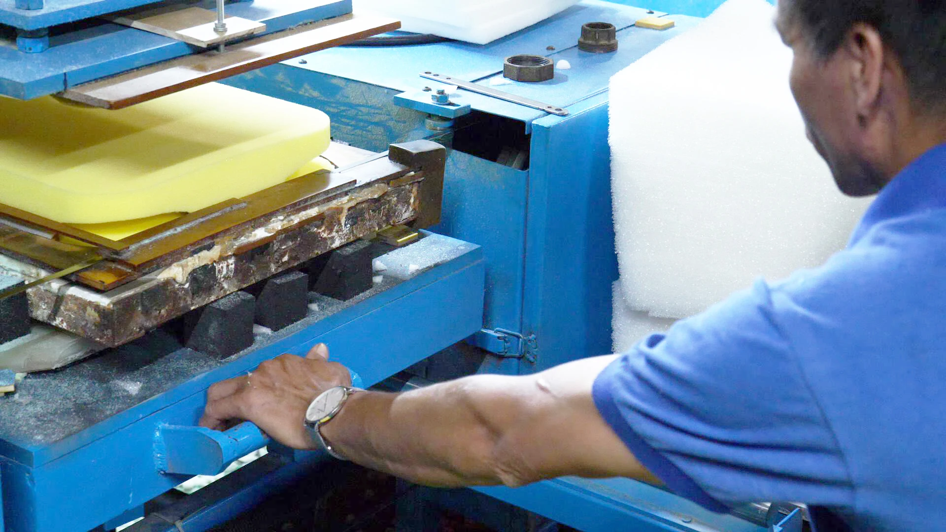 Factory Customized Colourful Polyurethane Foam Toy Magic Prop Sponge ...